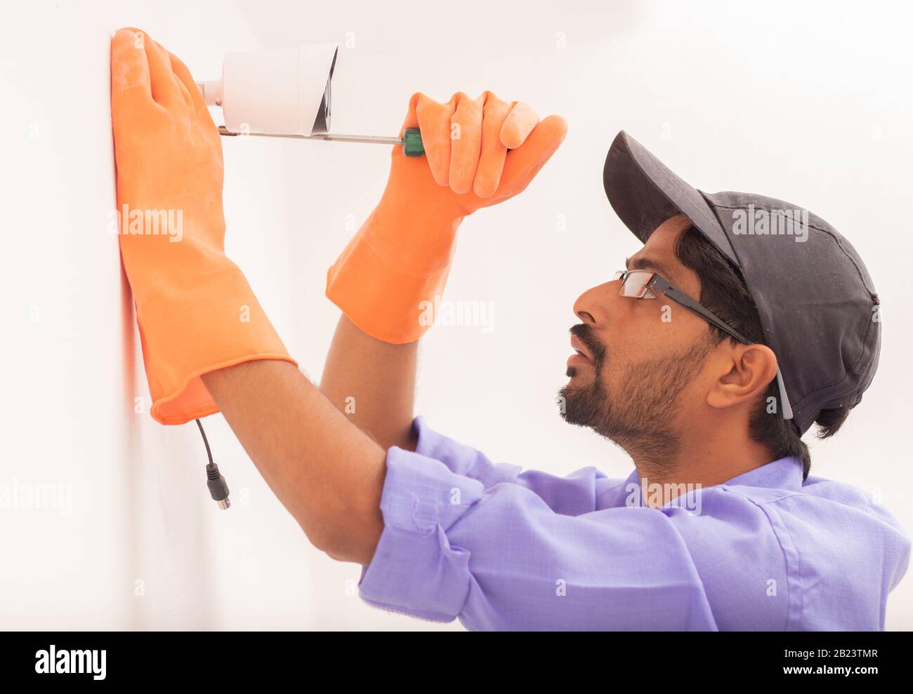 Installing cctv system hi-res stock photography and images - Alamy