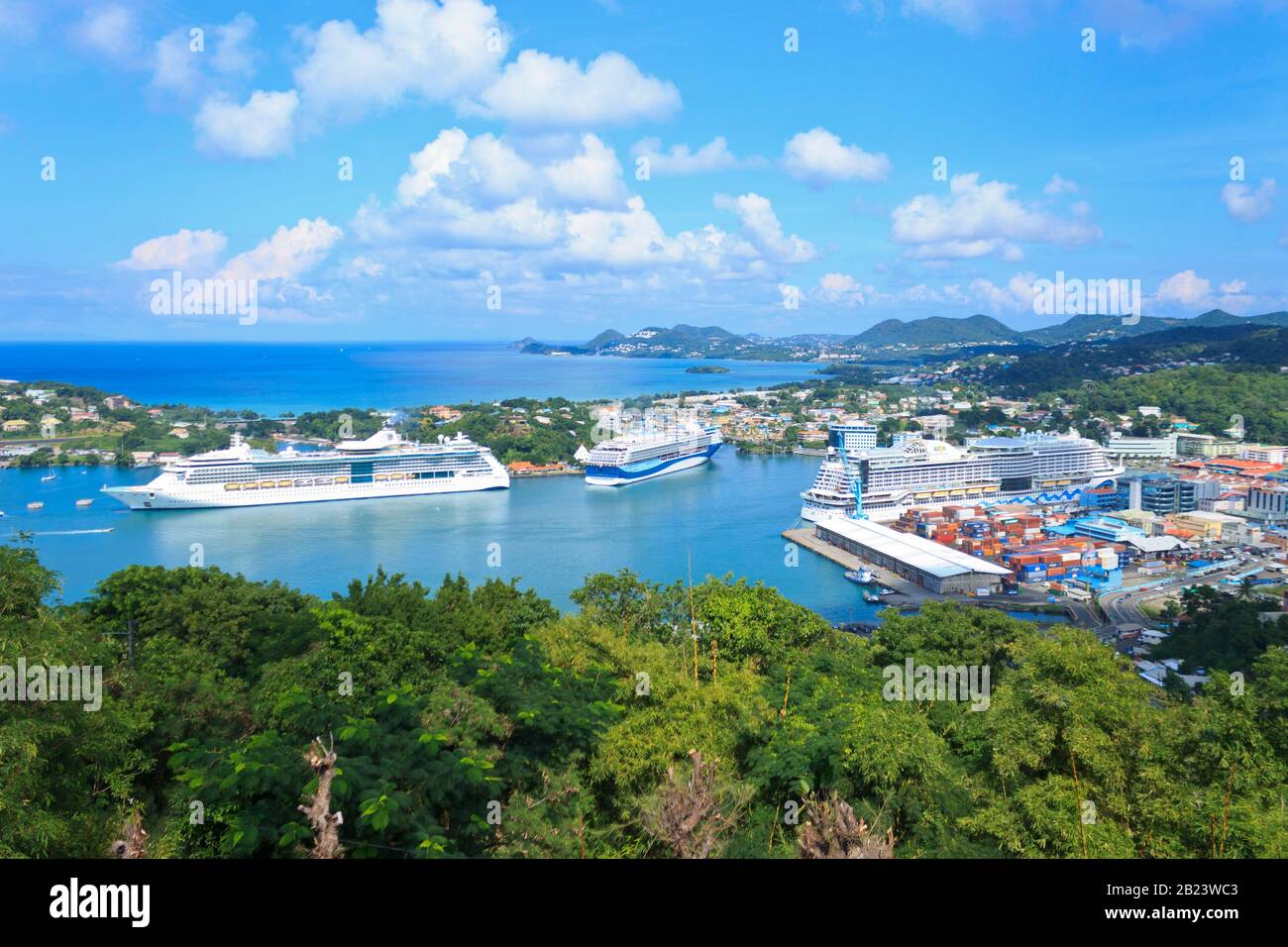 Explorer of the seas hi-res stock photography and images - Alamy