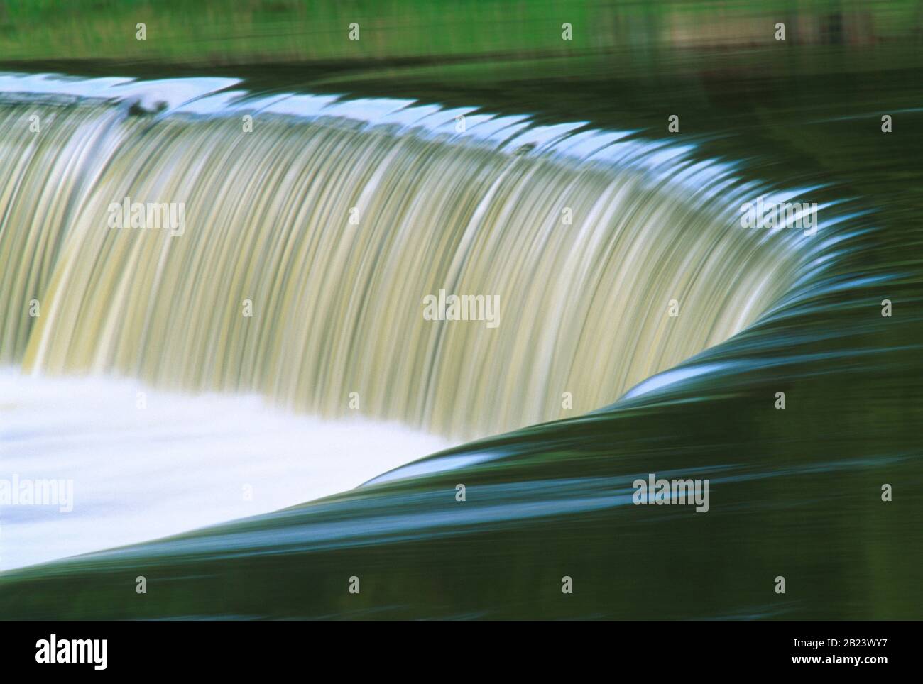 Curved weir hi-res stock photography and images - Alamy