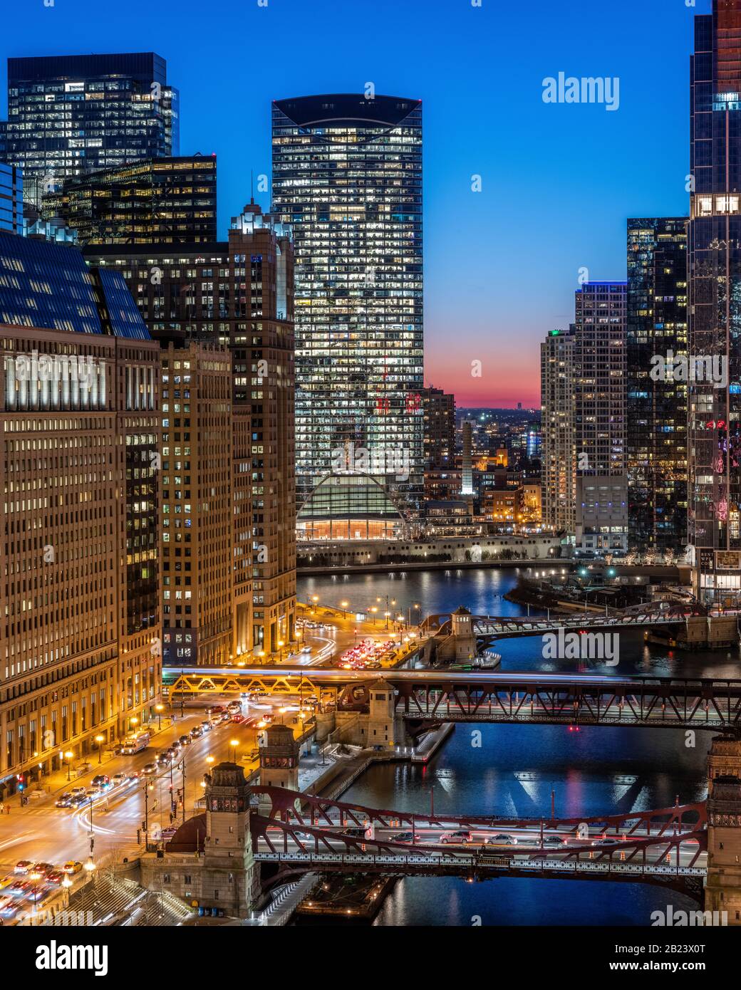 Chicago bridges hi-res stock photography and images - Alamy