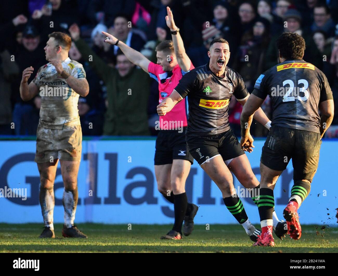 Harlequins brett herron celebrates hi-res stock photography and images ...