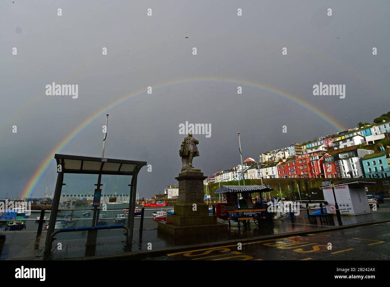UK Weather. wonderful rainbow over looking William Prince of Orange ...