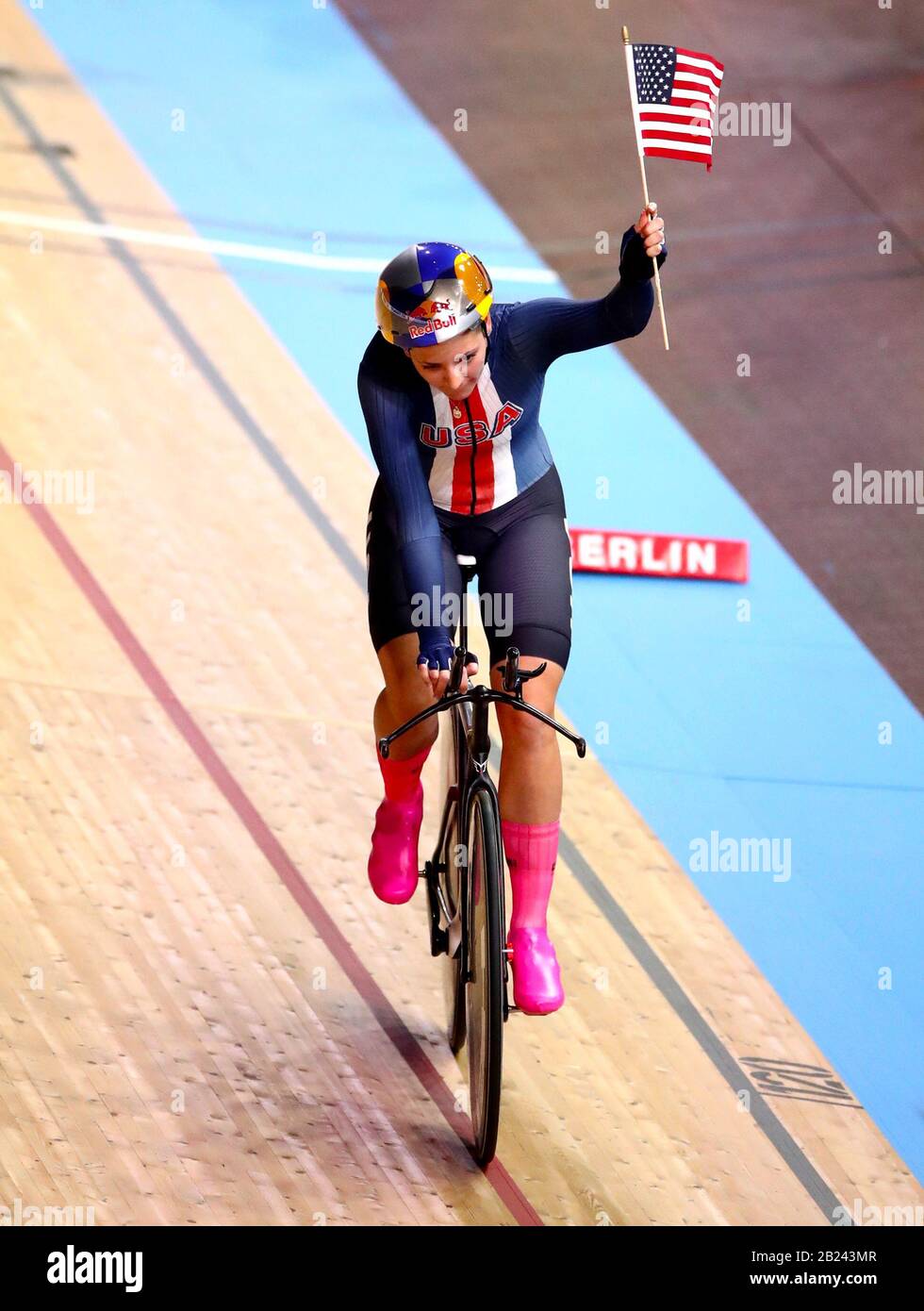USA's Chloe Dygert celebrates winning the Women's Individual Pursuit ...