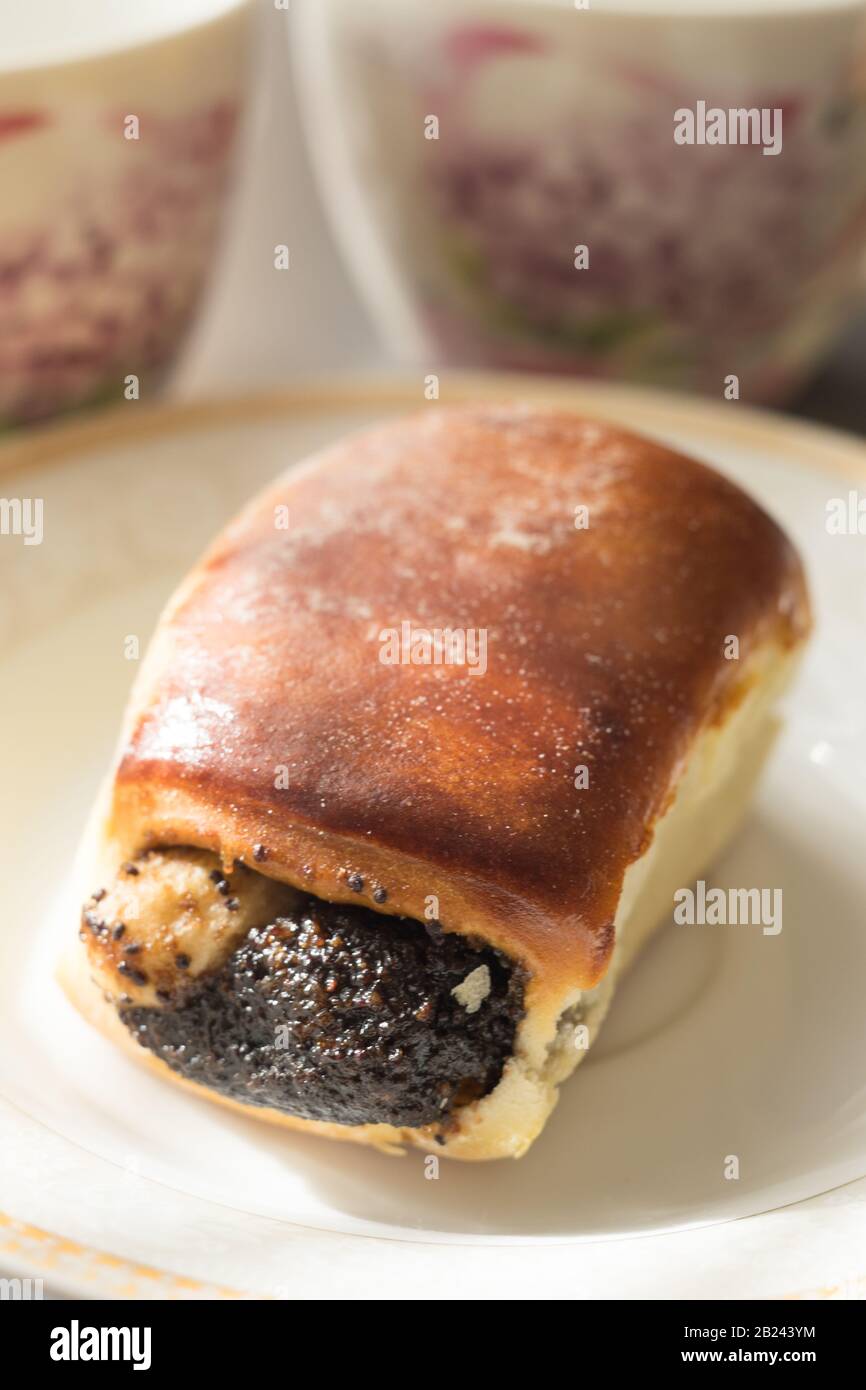 Whole bun poppy seed hi-res stock photography and images - Alamy