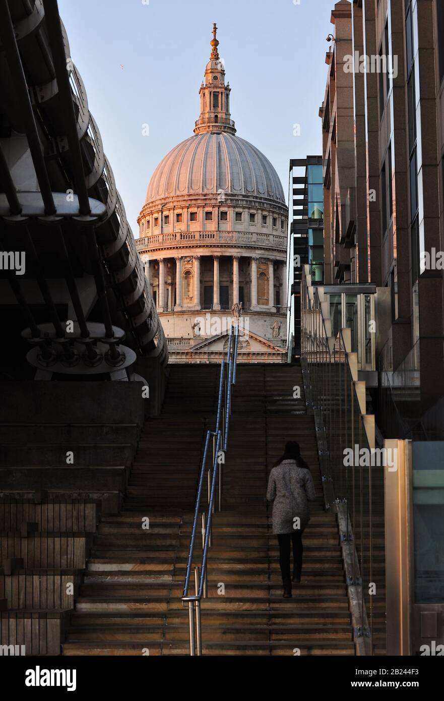 Londons tallest building until 1967 hi-res stock photography and images ...