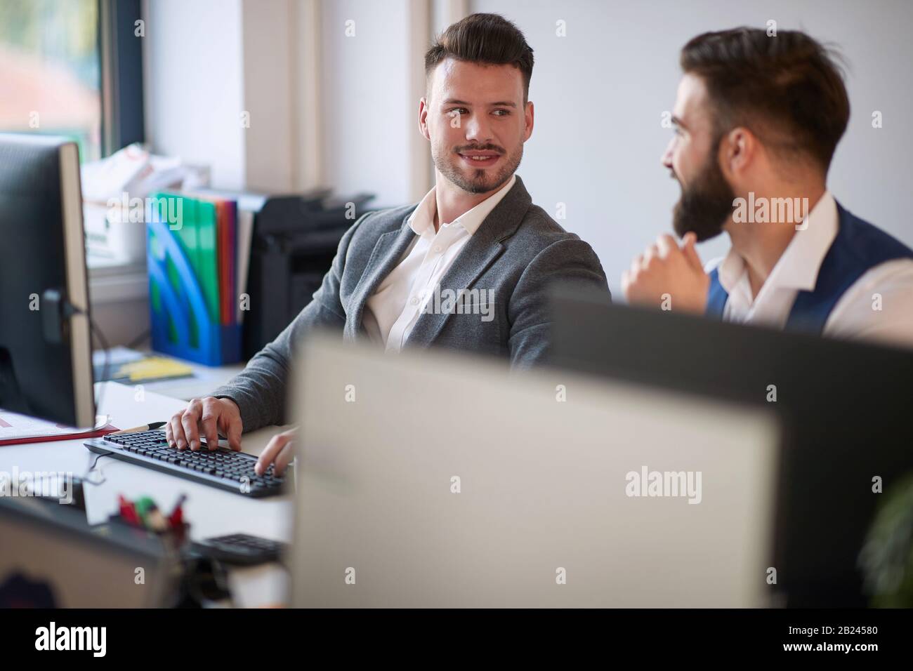 Modern team hi-res stock photography and images - Alamy