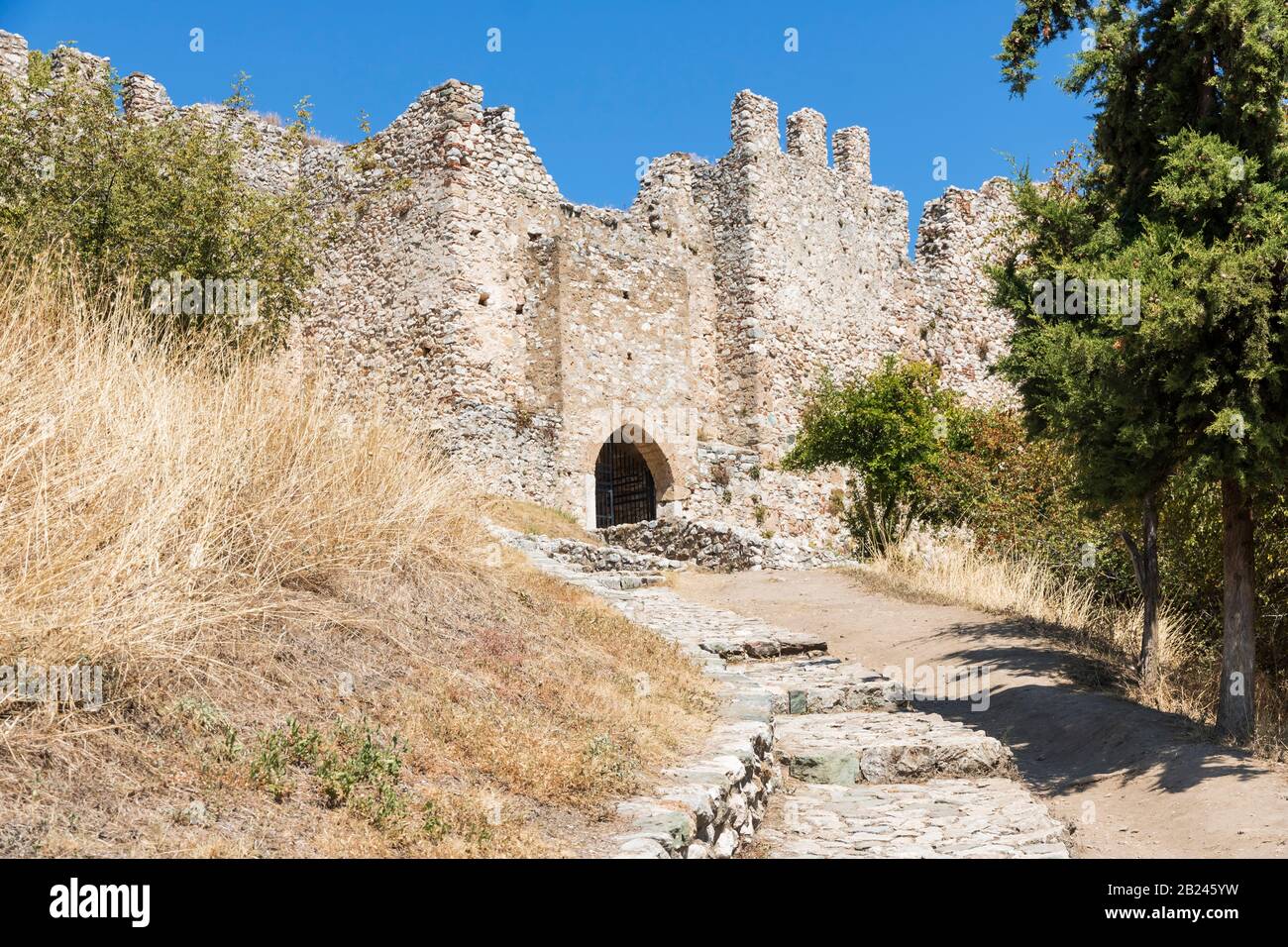 The Platamon Castle is a Crusader castle in northern Greece - Macedonia ...