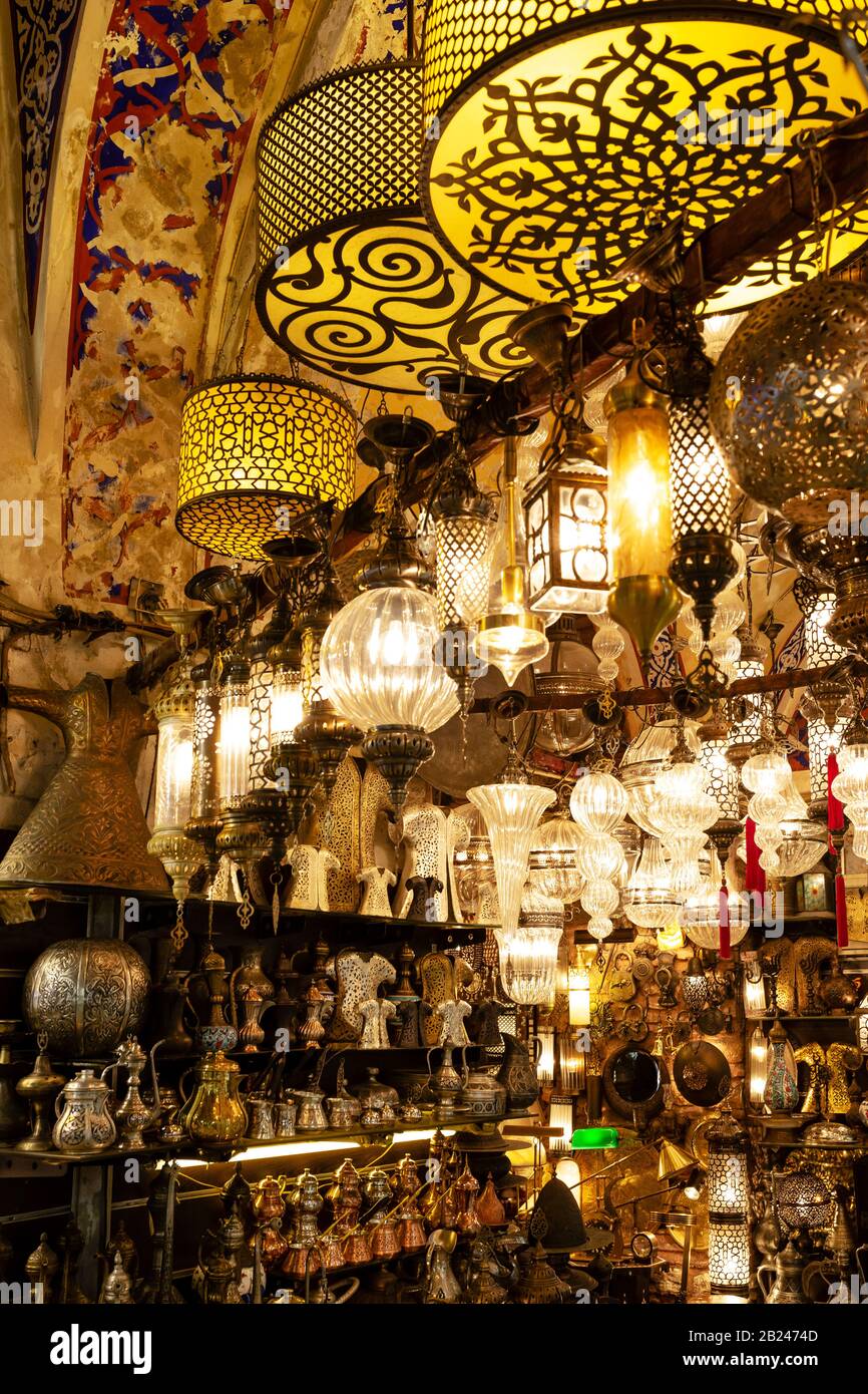 Antique shop in istanbul turkey hi-res stock photography and images - Alamy