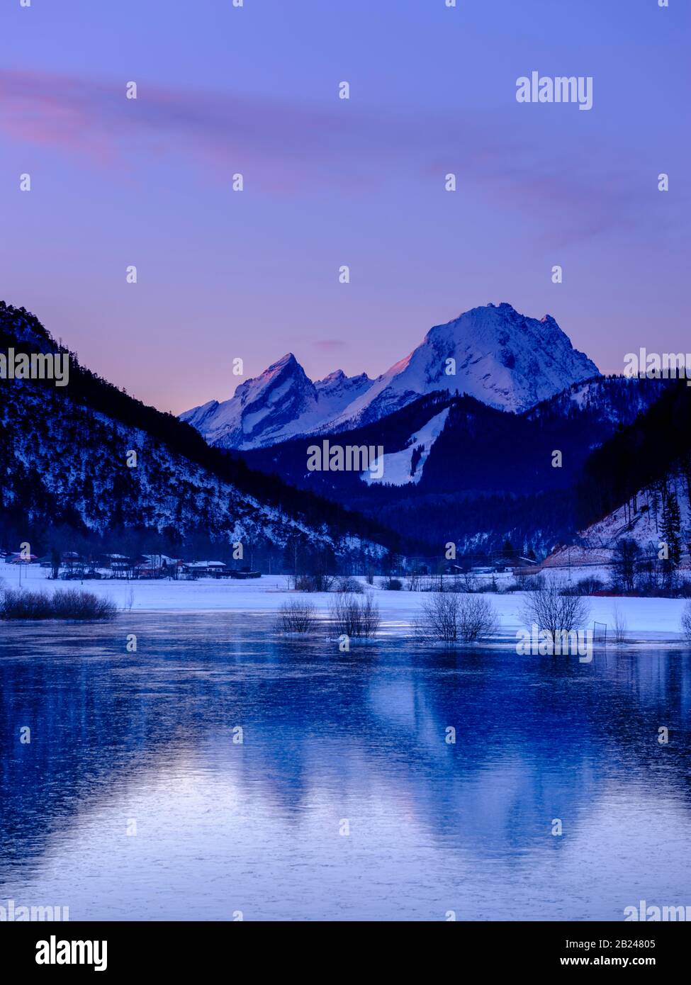 Frozen lake at the Hallthurm, behind the Watzmann, winter landscape ...