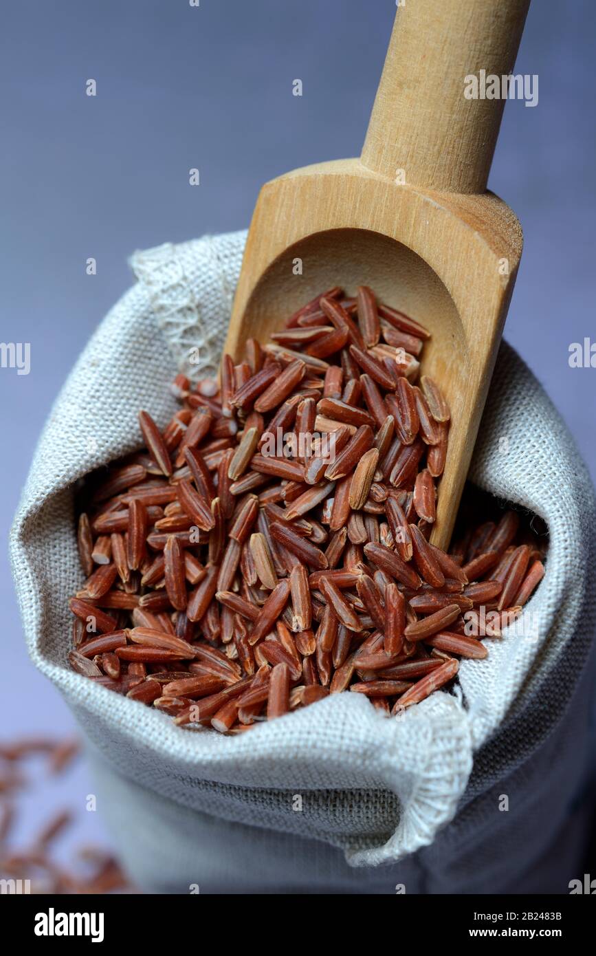 Red rice with wooden shovel hi-res stock photography and images - Alamy