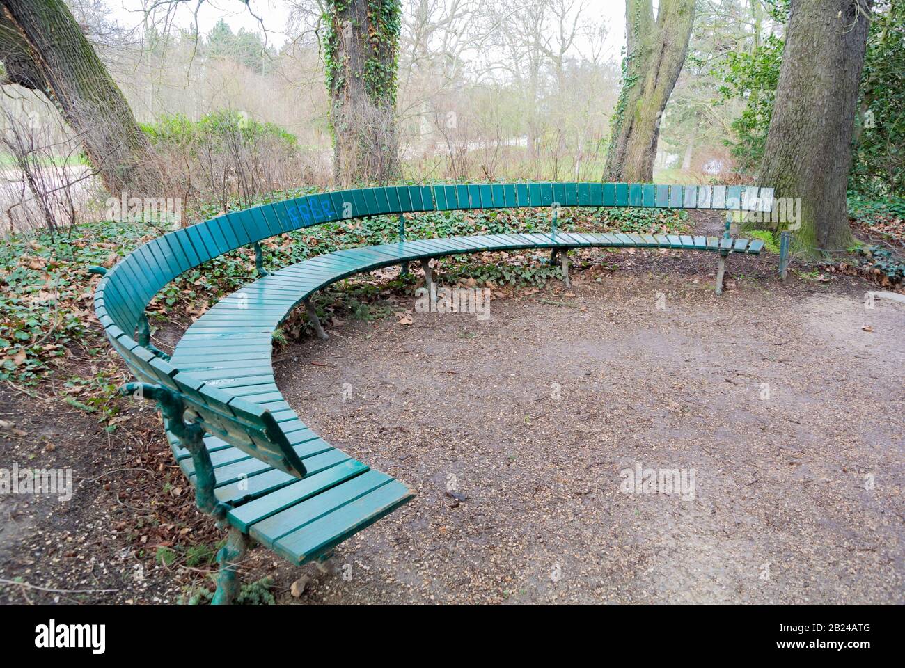 Big circular bench hi-res stock photography and images - Alamy