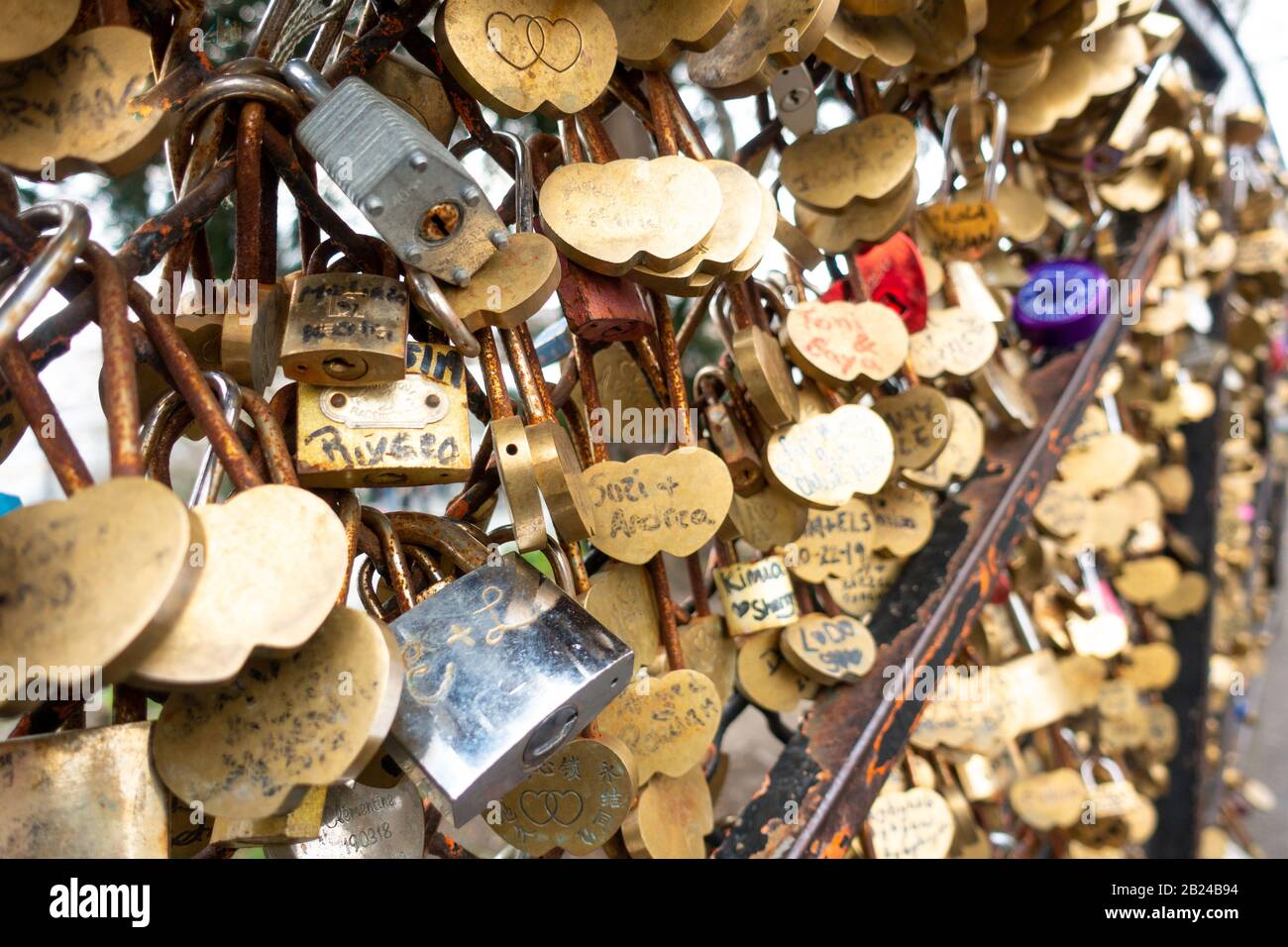 Sacre coeur love locks hi-res stock photography and images - Alamy