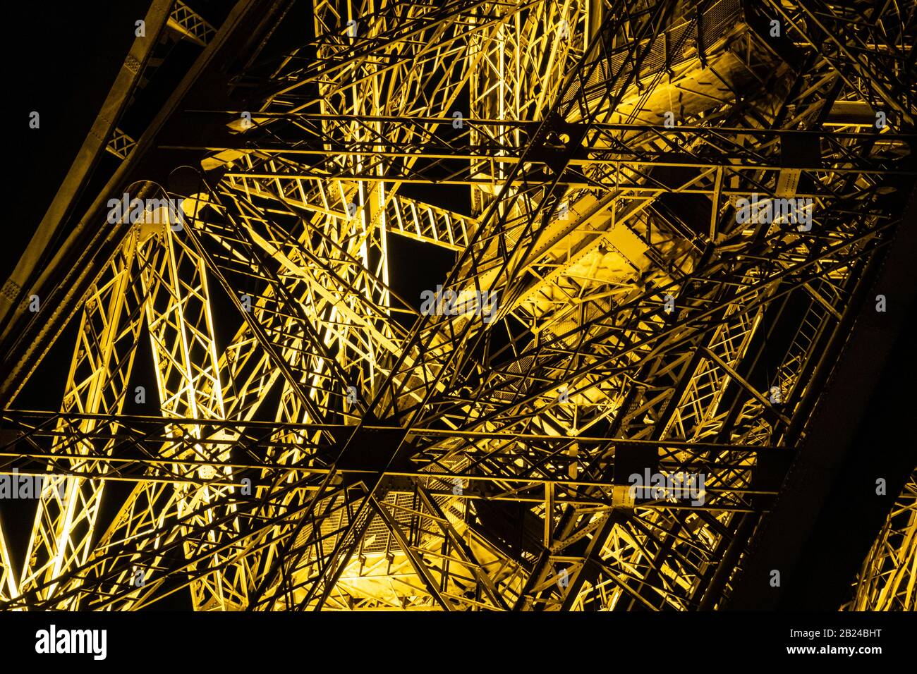 Metal latticework hi-res stock photography and images - Alamy