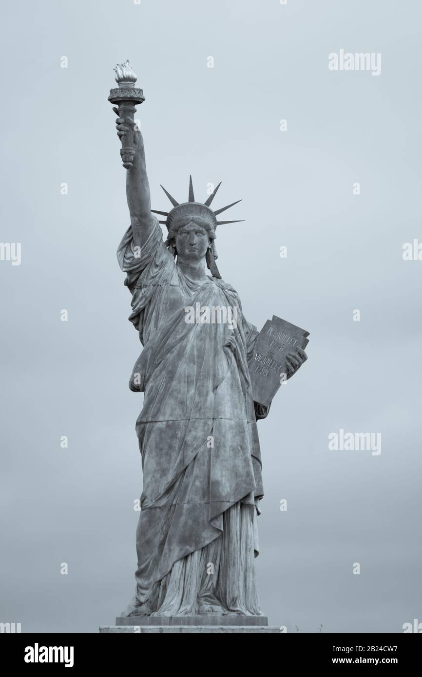 Statue of liberty, Paris France. A replica of the original statue on ...