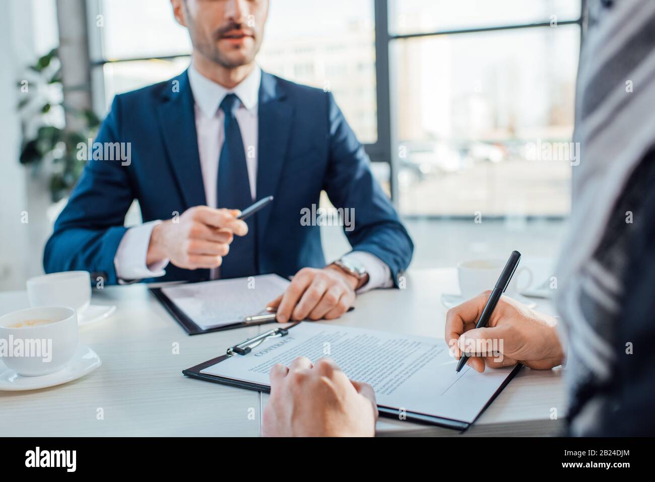 Sign language interpreter arabic hi-res stock photography and images ...