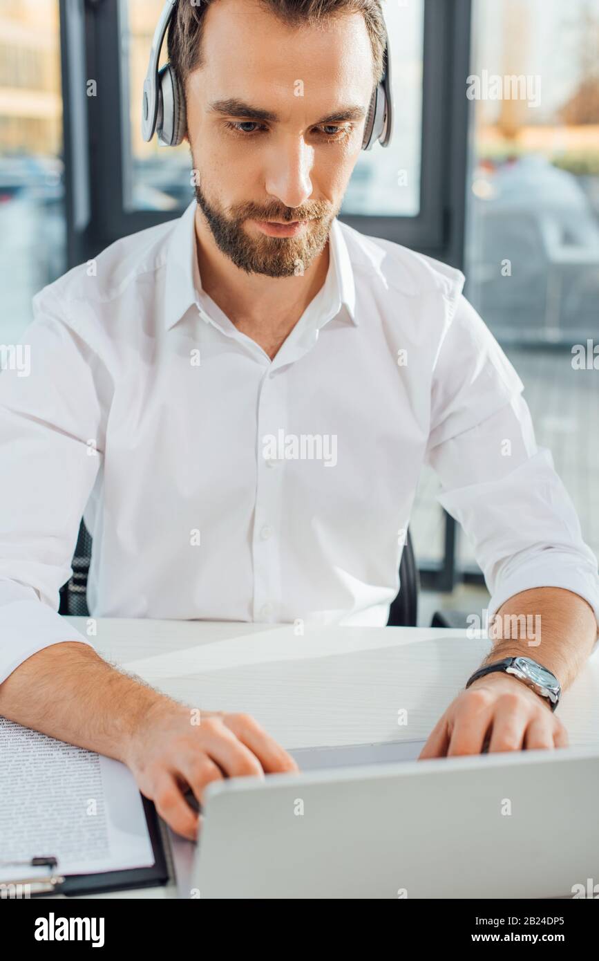 Professional translator hi-res stock photography and images - Alamy