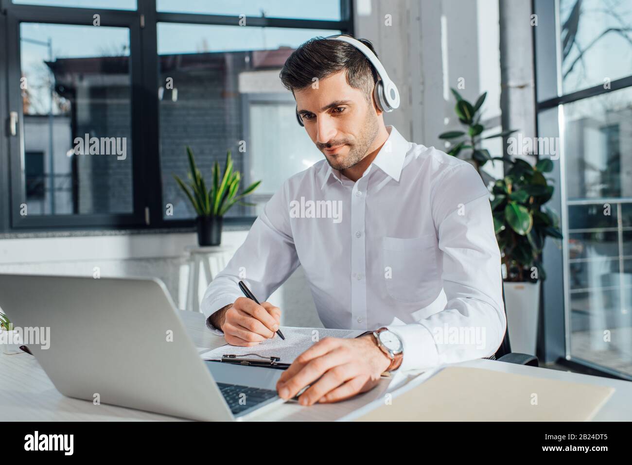 Computer one person translation hi-res stock photography and images - Alamy