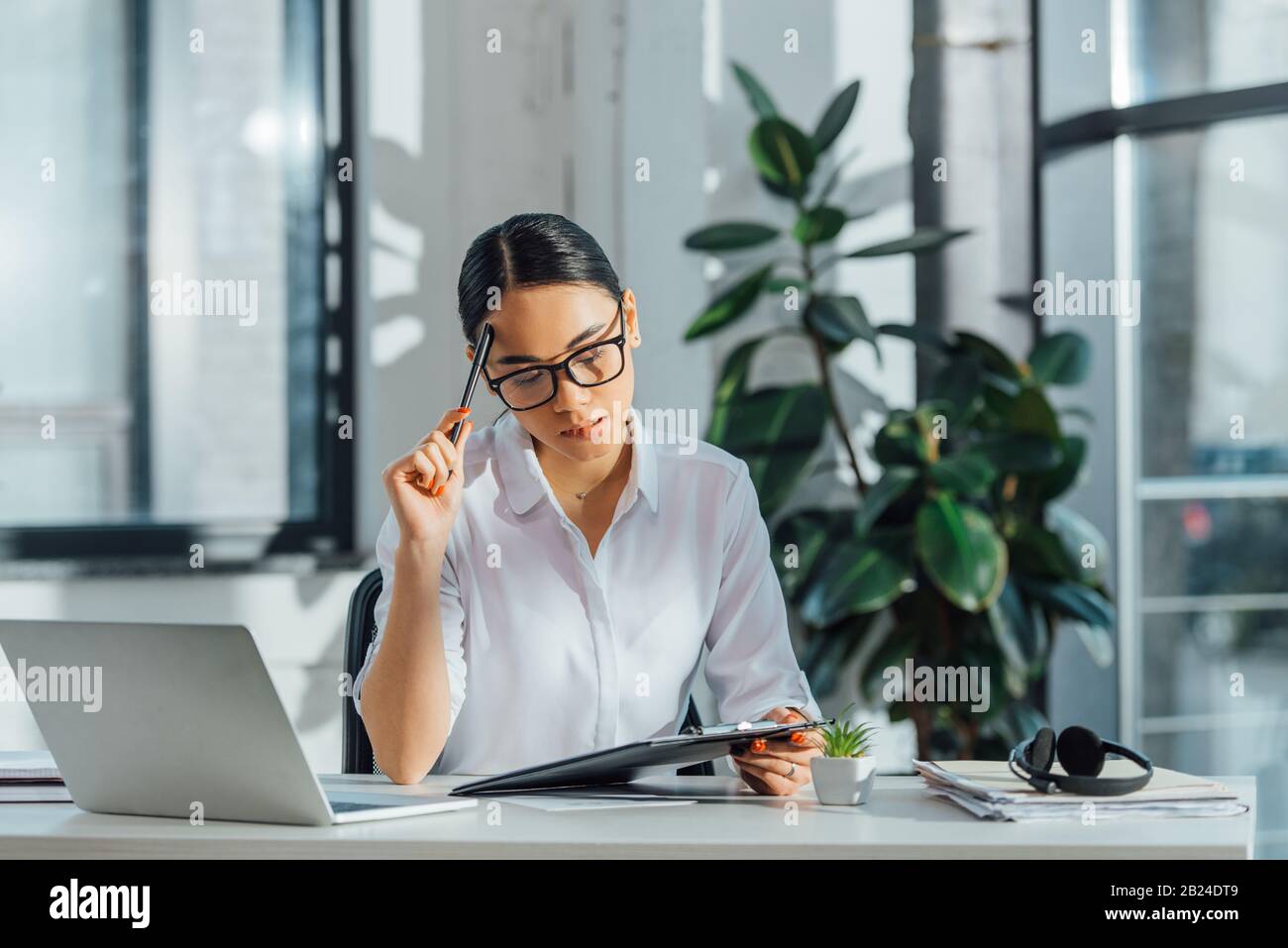 asian businesswoman with laptop and documents Stock Photo - Alamy