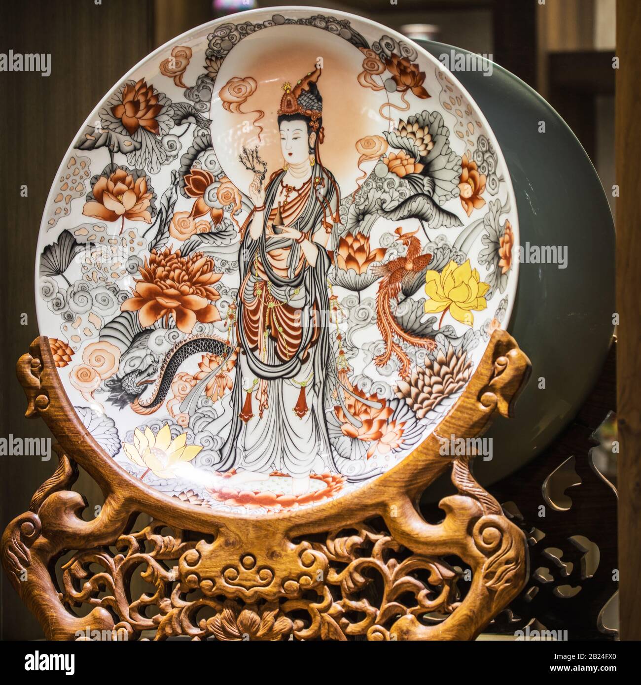 Chinese porcelain vessels hi-res stock photography and images - Alamy