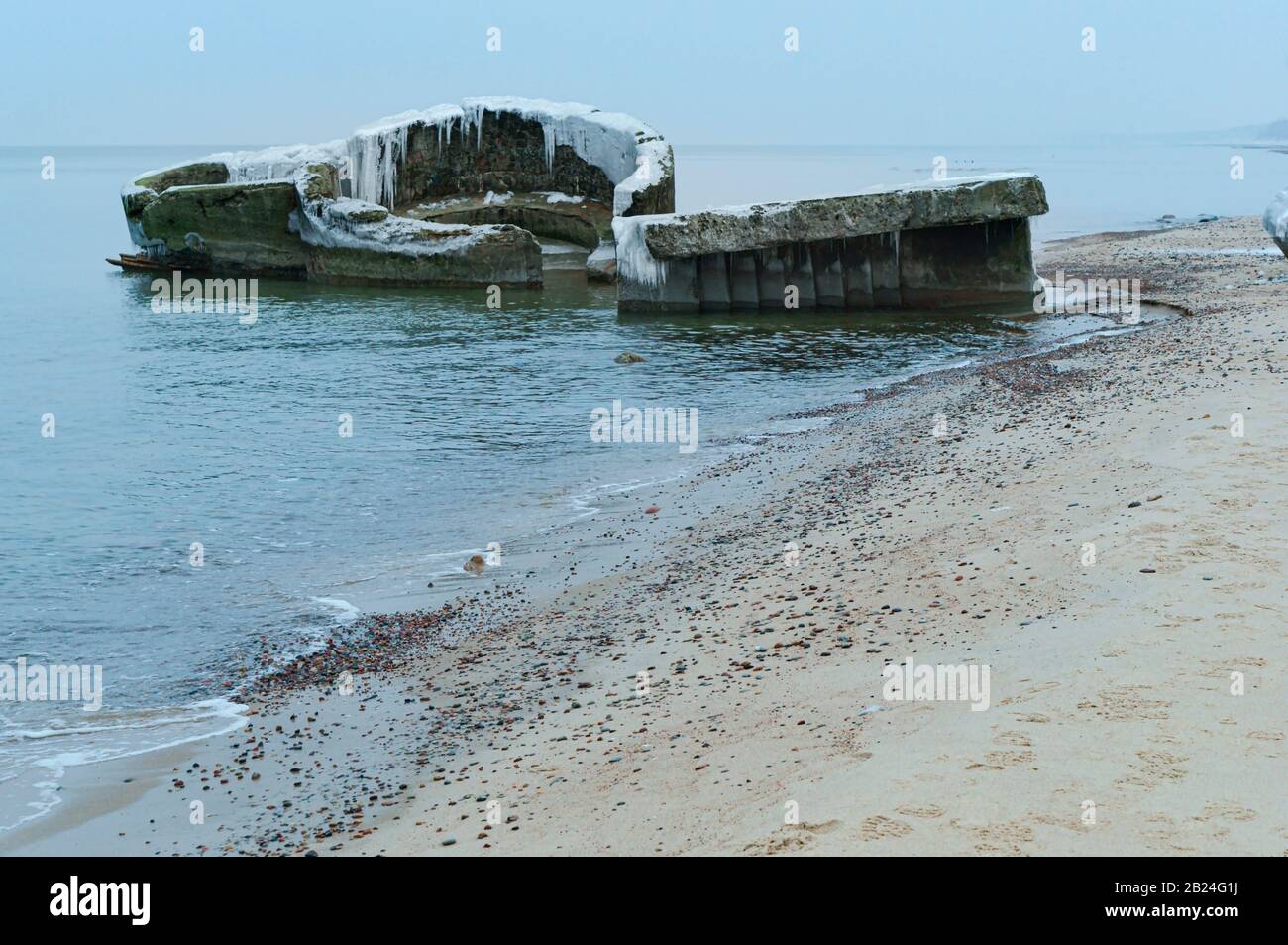 Concrete structures damage hi-res stock photography and images - Alamy