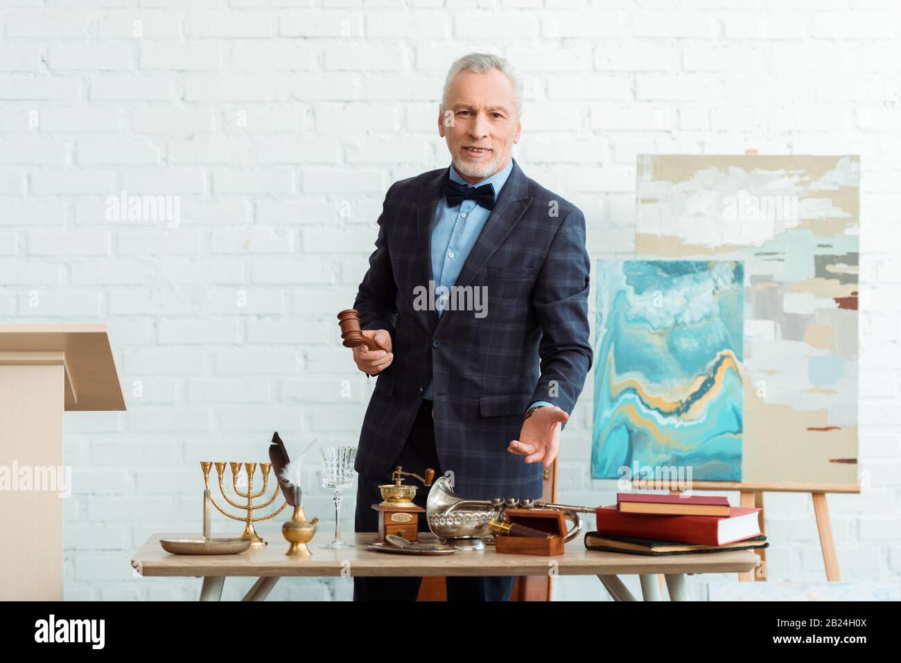 Gavel auction antique hi-res stock photography and images - Alamy