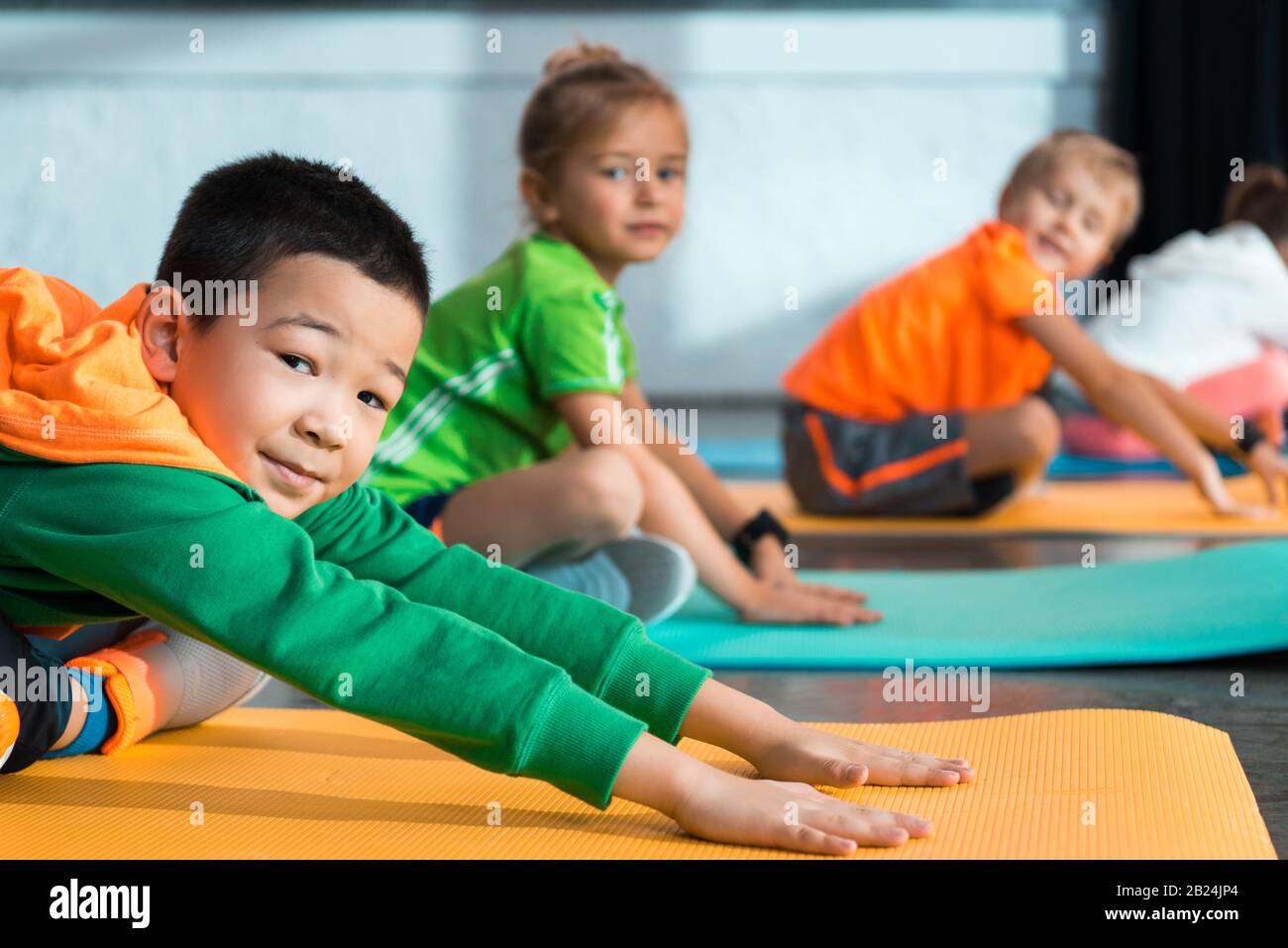 Children stretching class hi-res stock photography and images - Alamy