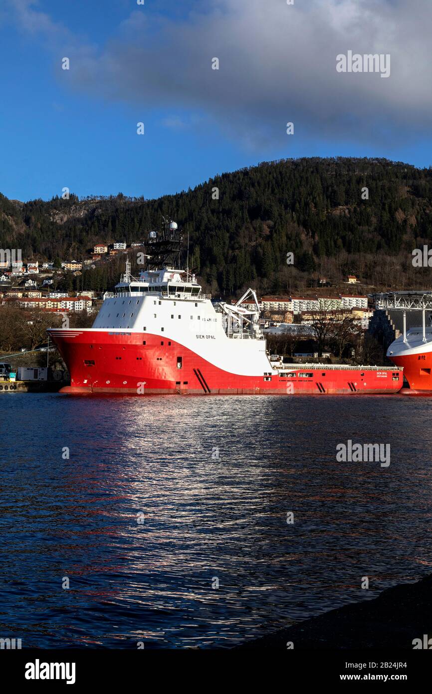 Offshore AHTS anchor handling tug supply vessel Siem Opal at ...