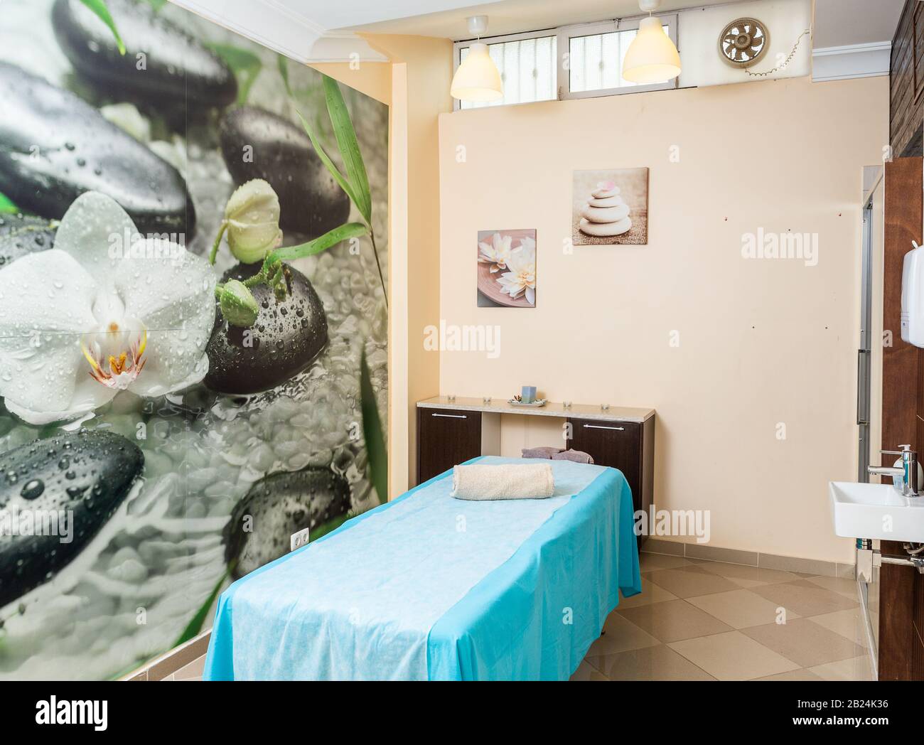 Manual therapy hi-res stock photography and images - Alamy