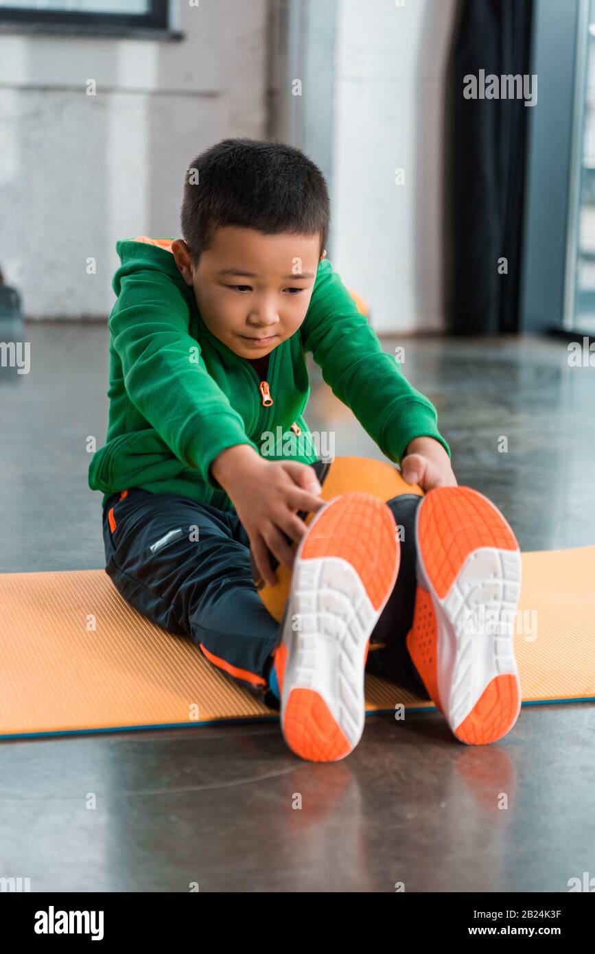 Asian boy gym hi-res stock photography and images - Alamy