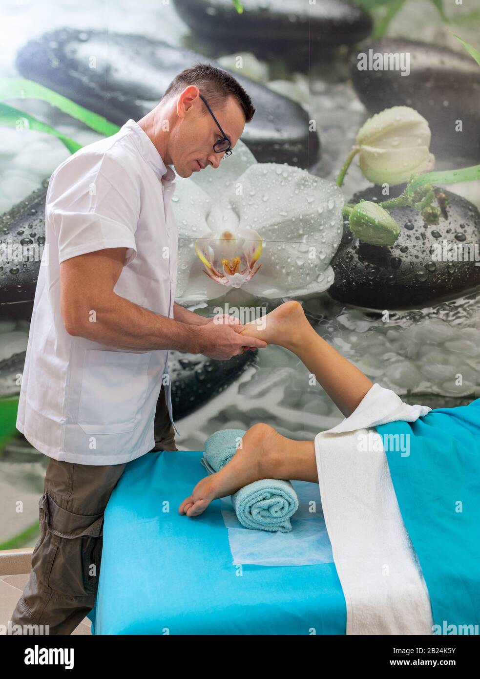 Foot manipulation hi-res stock photography and images - Alamy