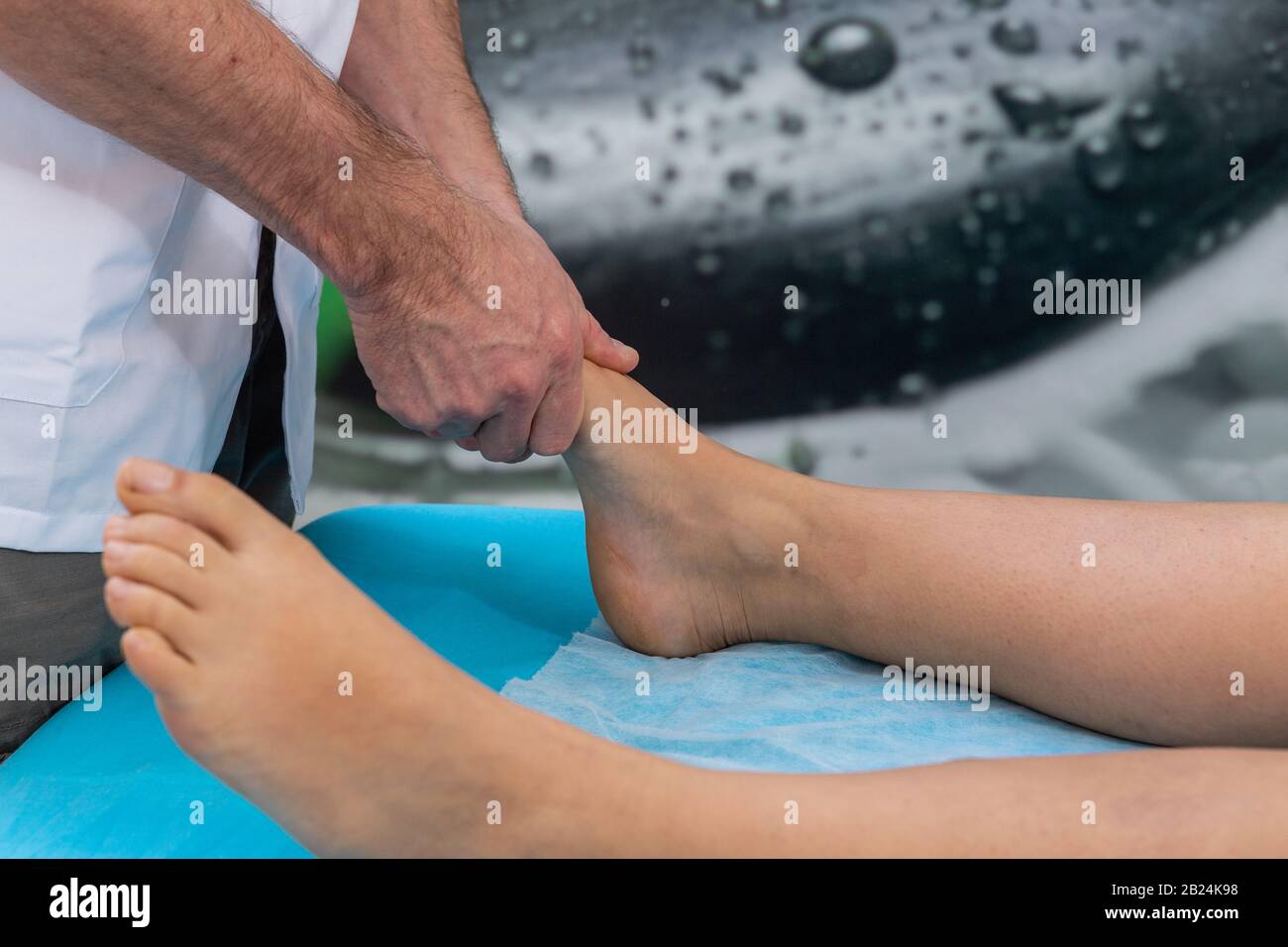 Joint manipulation hi-res stock photography and images - Alamy