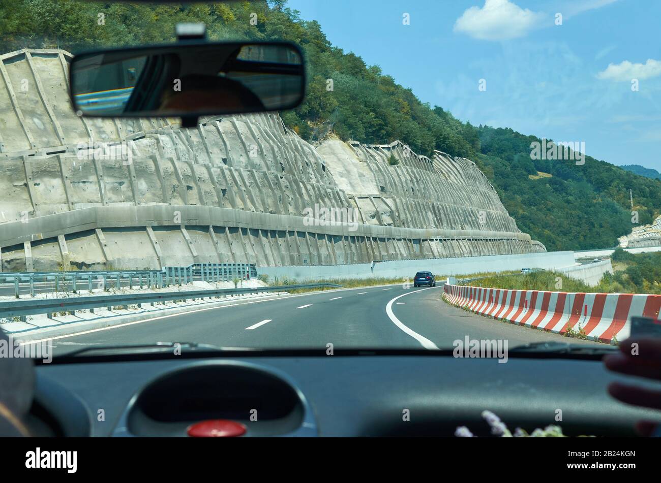 Car driving gorge hi-res stock photography and images - Alamy