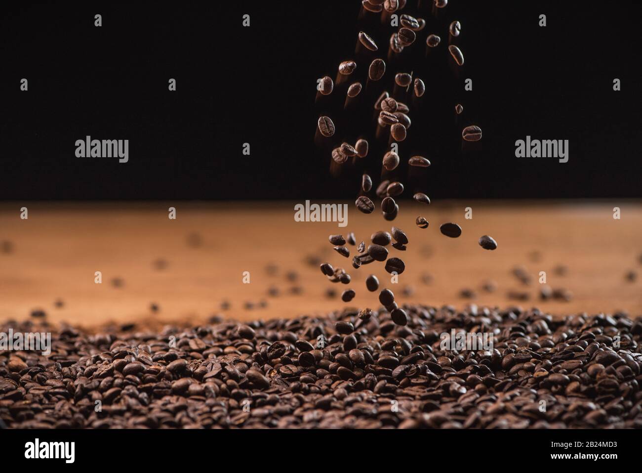 Roasted coffee beans falling pile hi-res stock photography and images ...