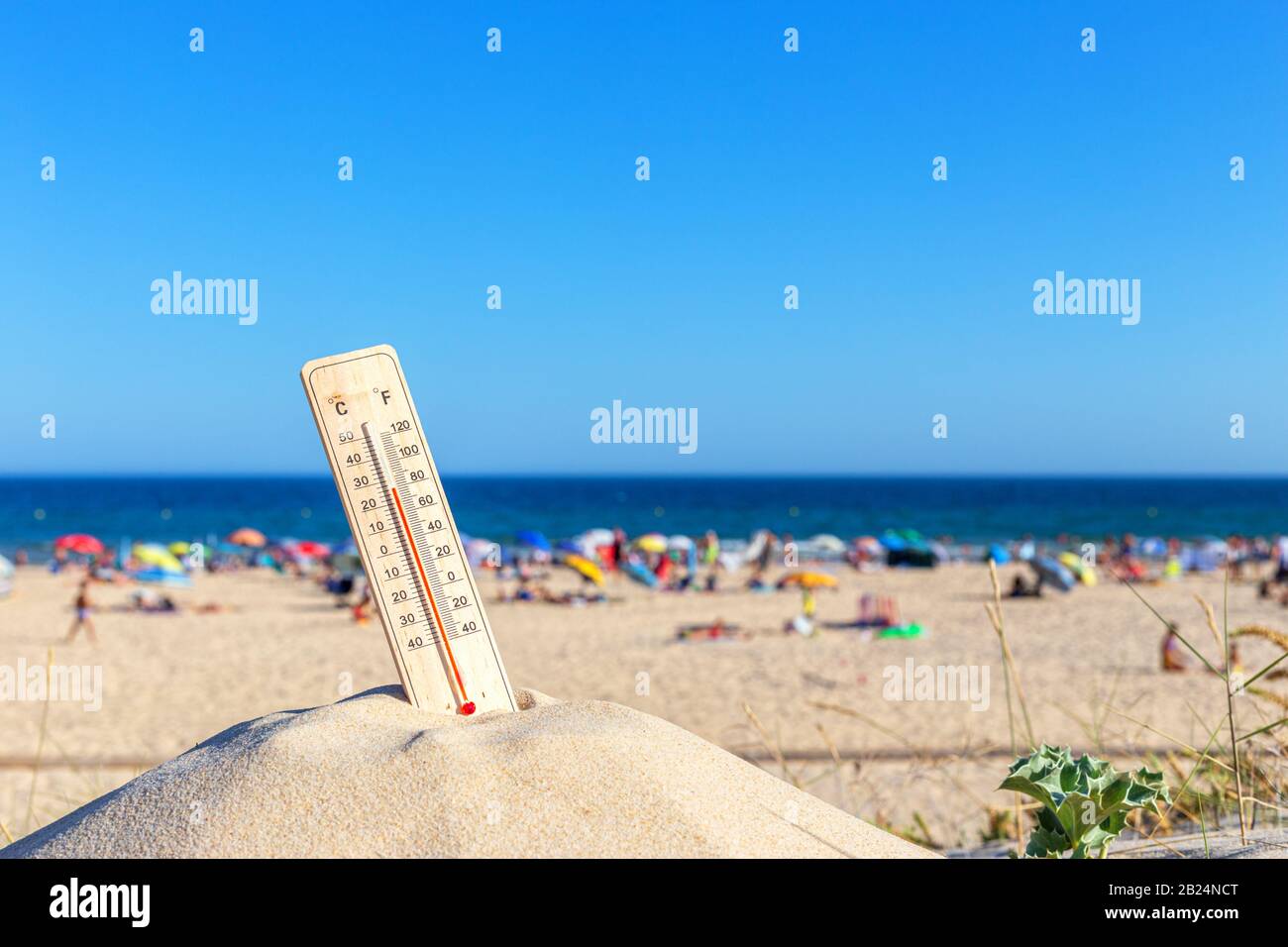 Thermometer for the temperature on the beach, in the summer in the heat ...