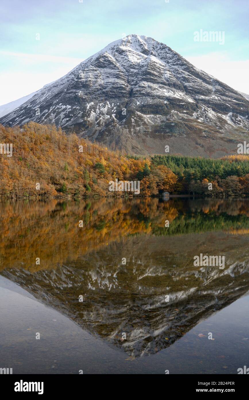 Grasmoor crummock water lake district hi-res stock photography and ...