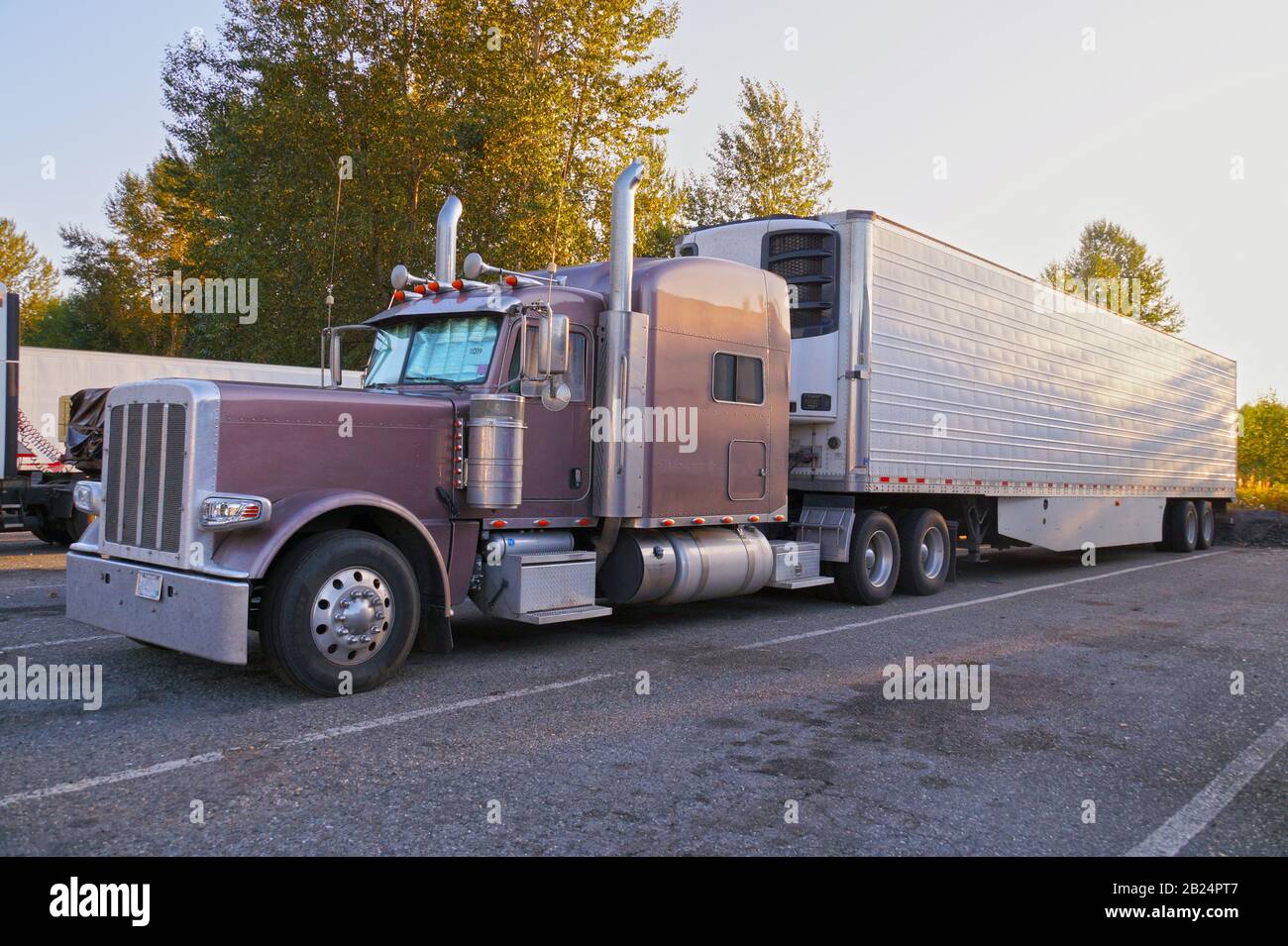 Rest area for drivers and their vehicles. Truck stop Stock Photo - Alamy