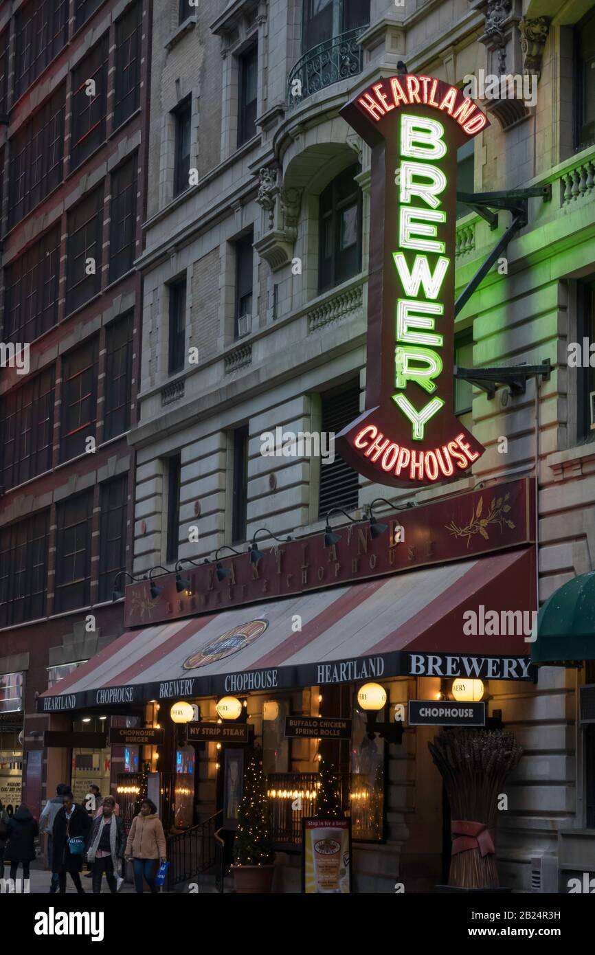 Times square brewery High Resolution Stock Photography and Images - Alamy