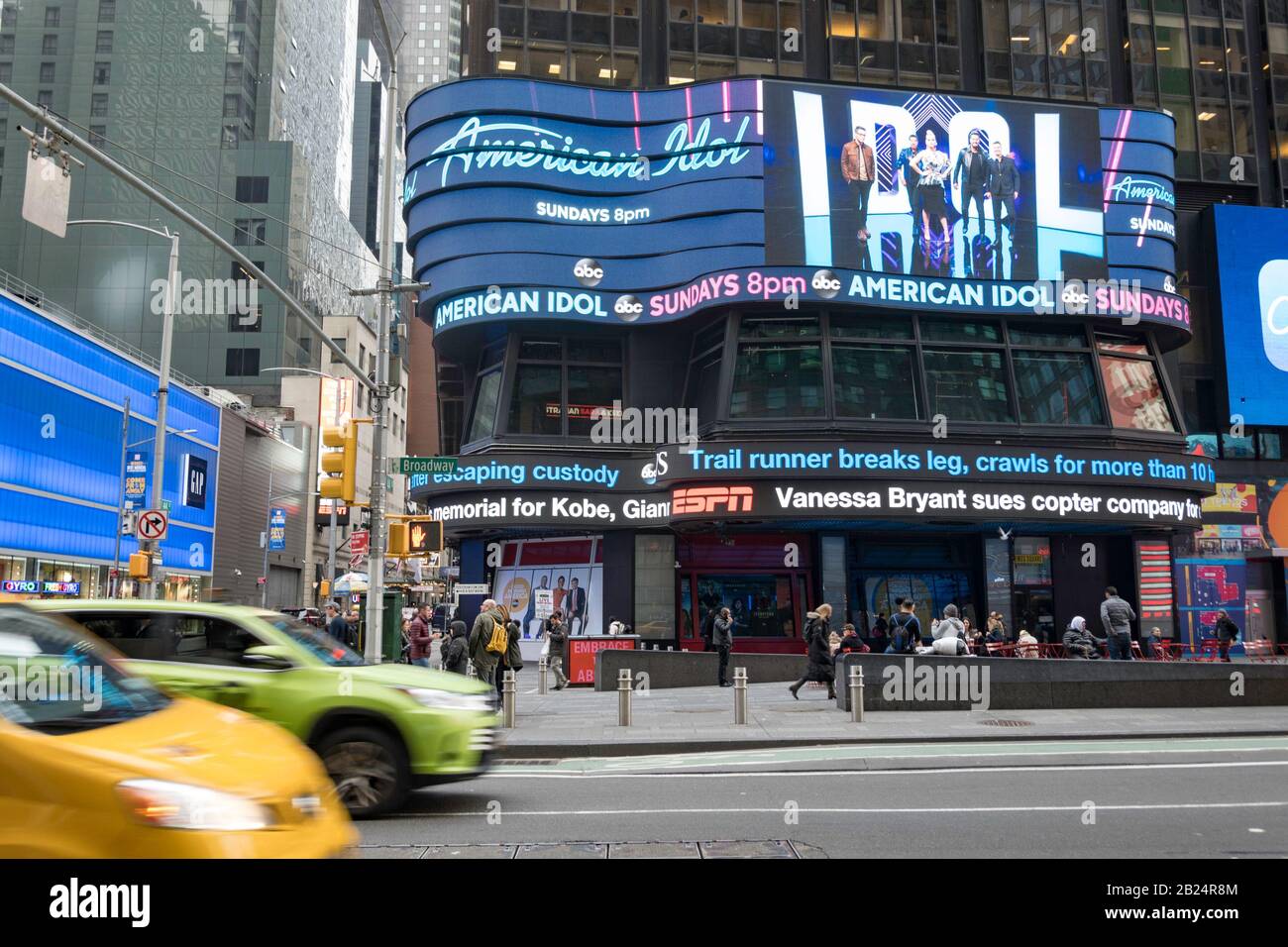News ticker in times square hi-res stock photography and images - Alamy