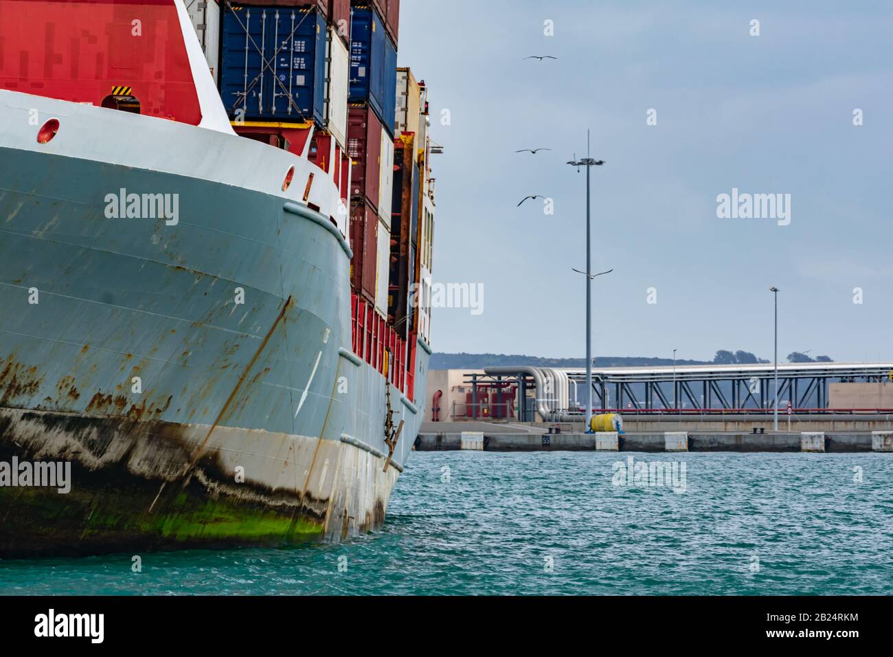 Side view of ship hi-res stock photography and images - Alamy