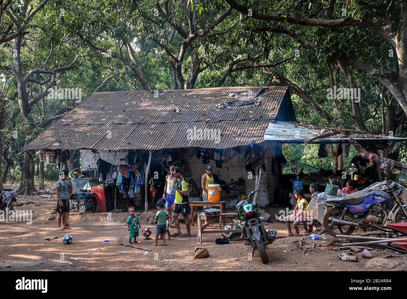Poverty hispanic family hi-res stock photography and images - Alamy