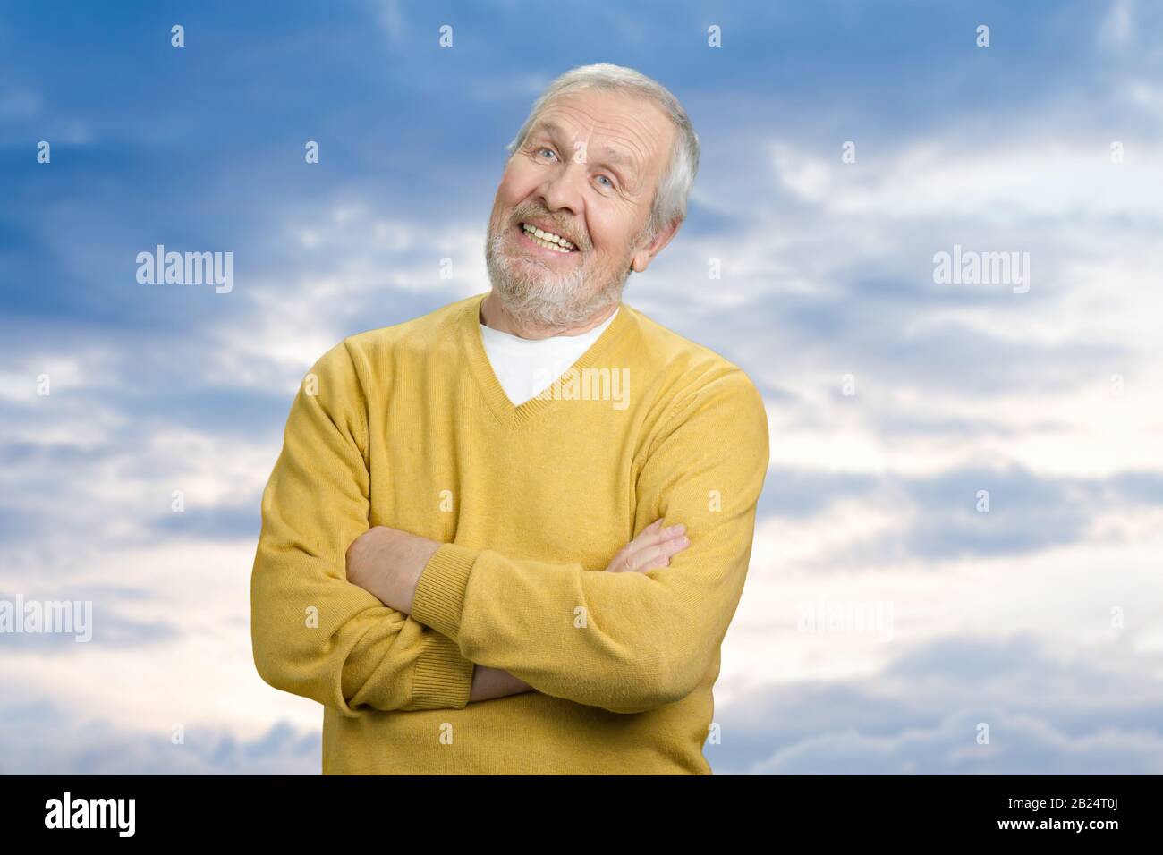 Old man looking up hi-res stock photography and images - Alamy