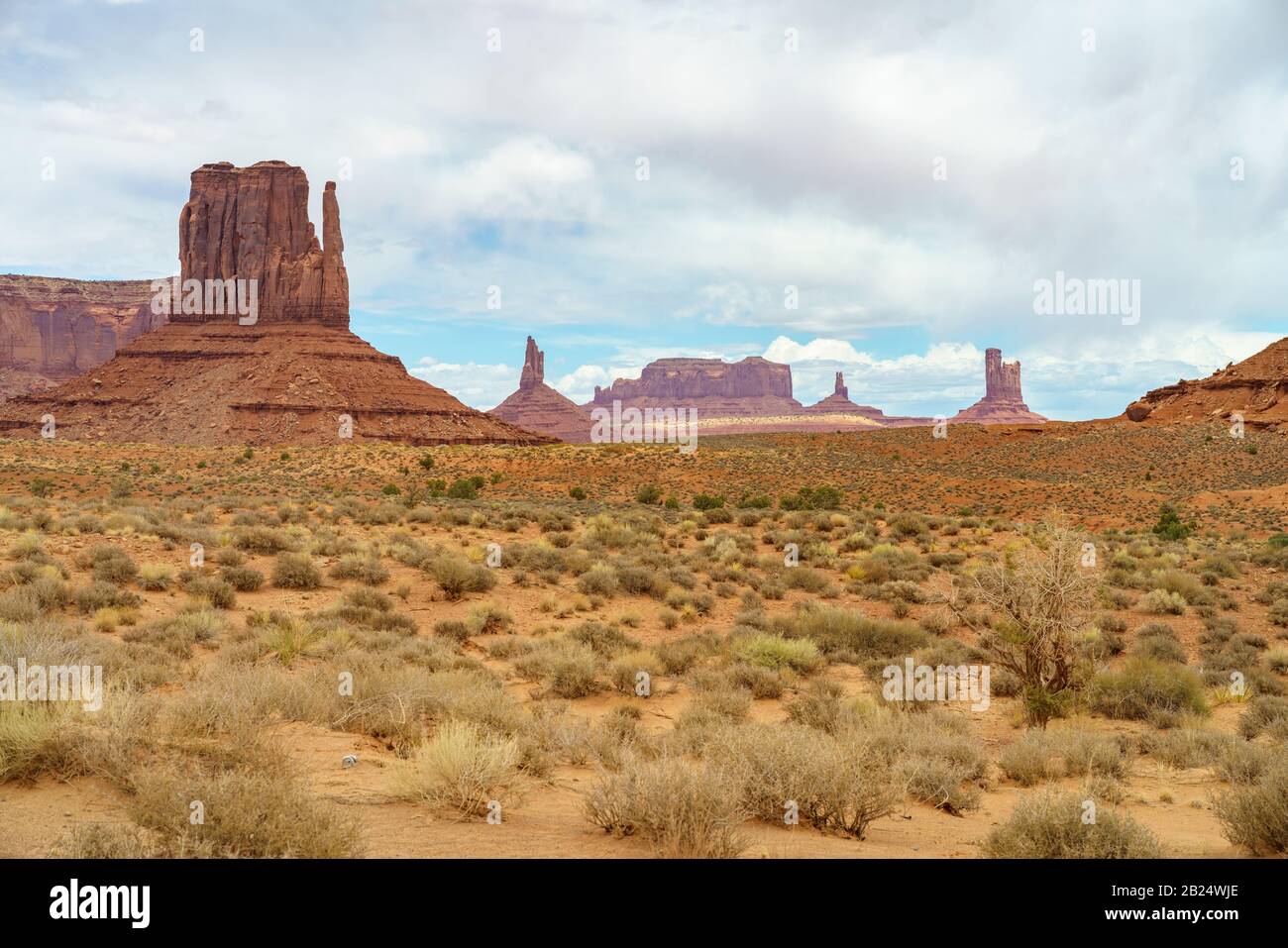 the scenic drive in the monument valley in the usa Stock Photo - Alamy