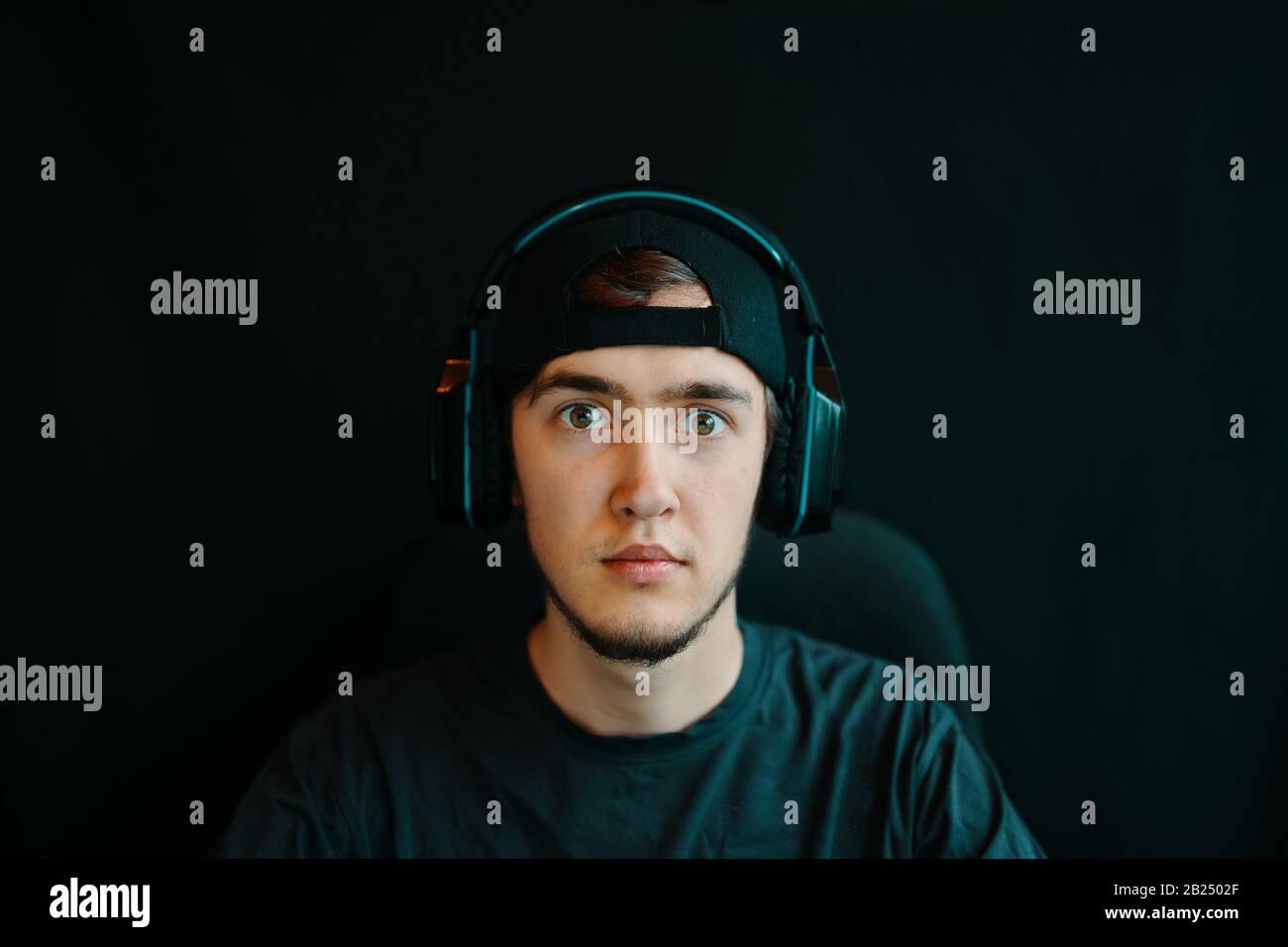 Confused gamer hi-res stock photography and images - Alamy