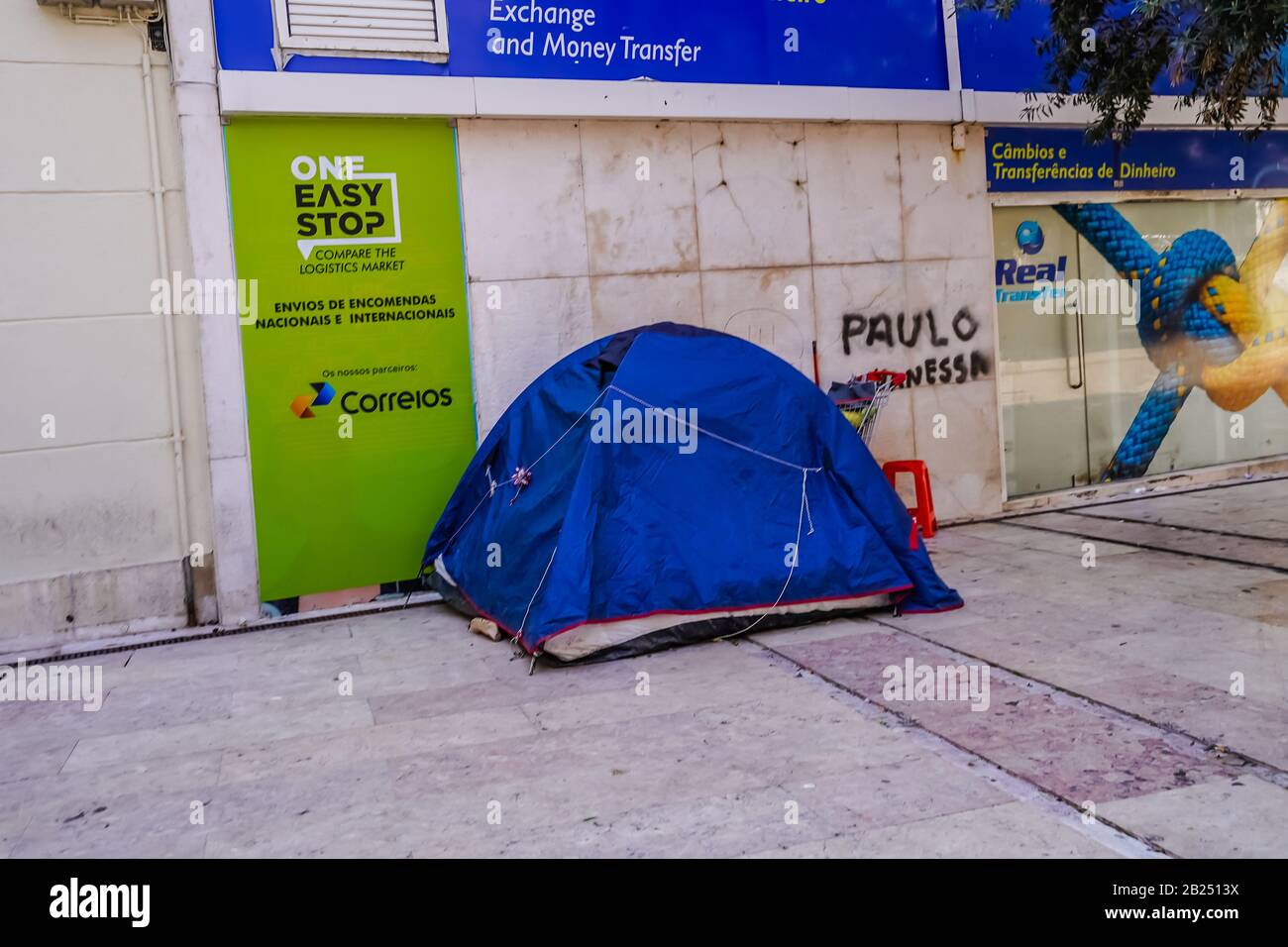 Homeless tent hi-res stock photography and images - Alamy
