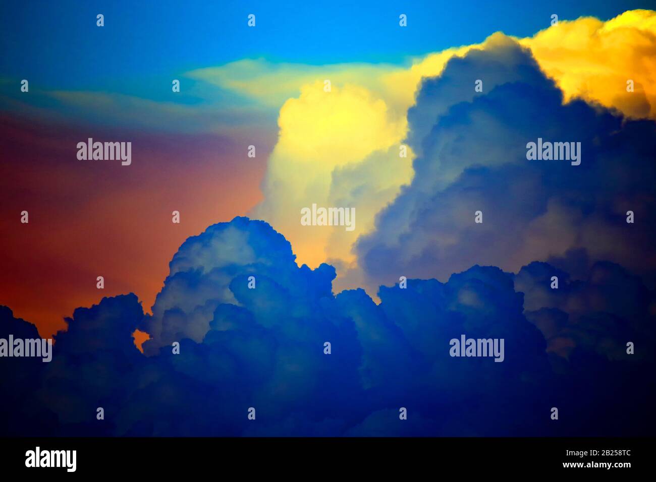 Thunderhead clouds hi-res stock photography and images - Alamy