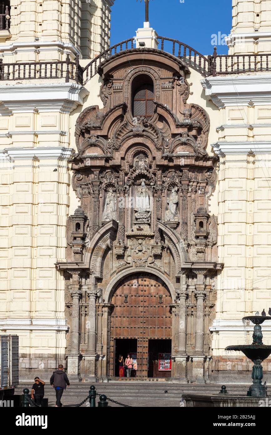 LIMA / PERU - May 10 2016: The Catholic Cathedral of Saint Francis with ...