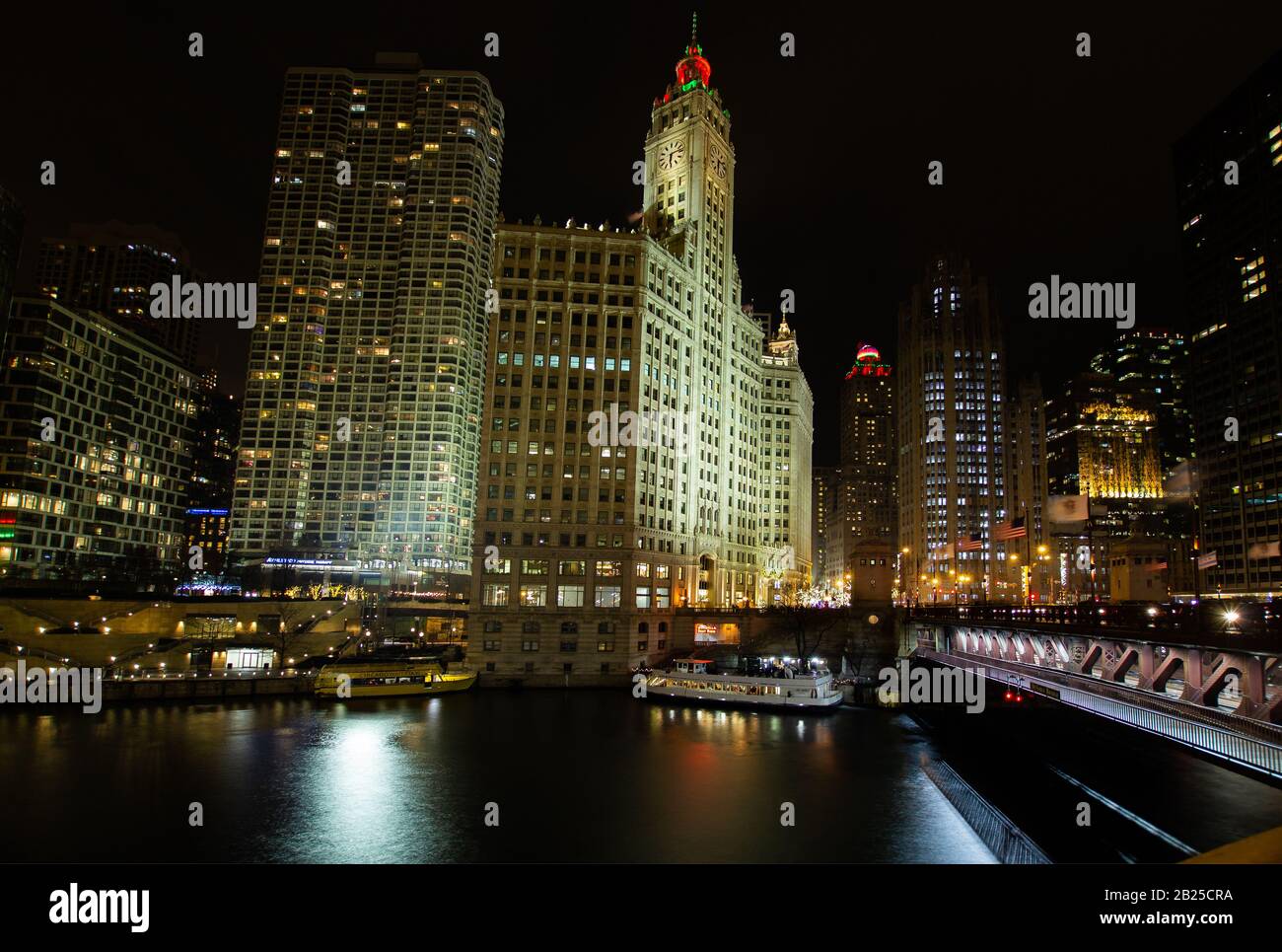 Skyline and michigan avenue bridge hi-res stock photography and images ...