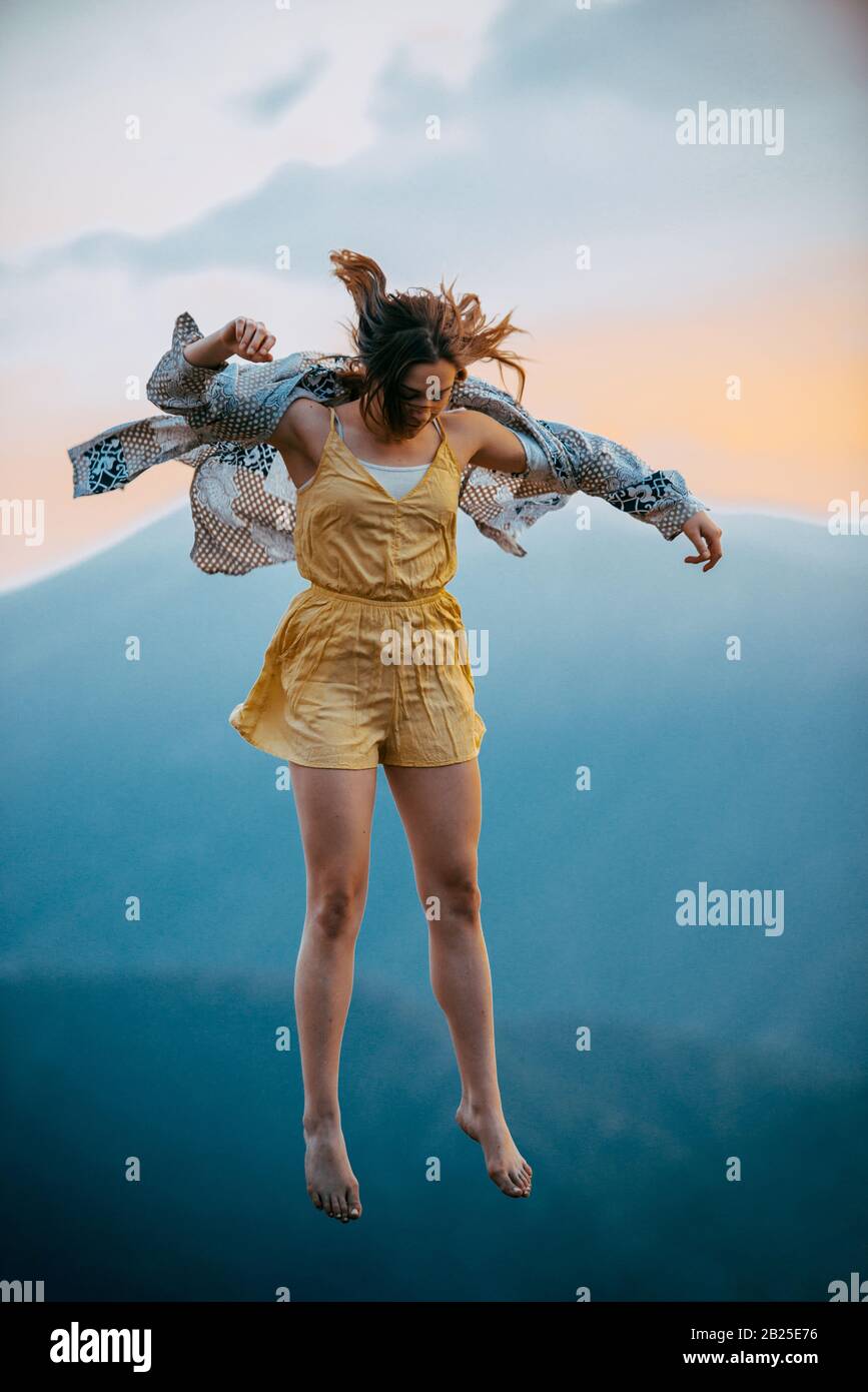 Silhouette gymnast in sunset hi-res stock photography and images - Alamy