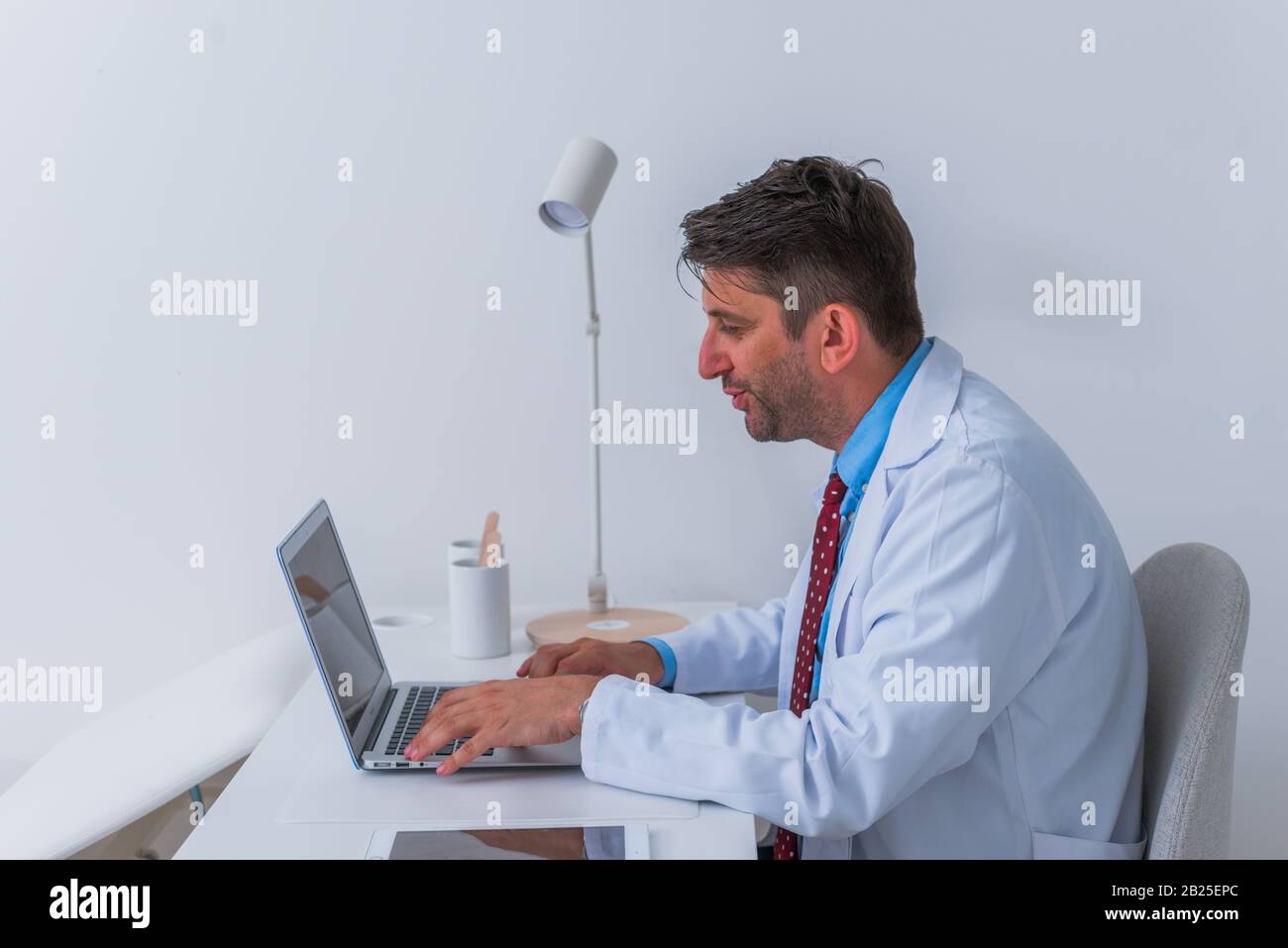 Angry doctor computer hi-res stock photography and images - Alamy