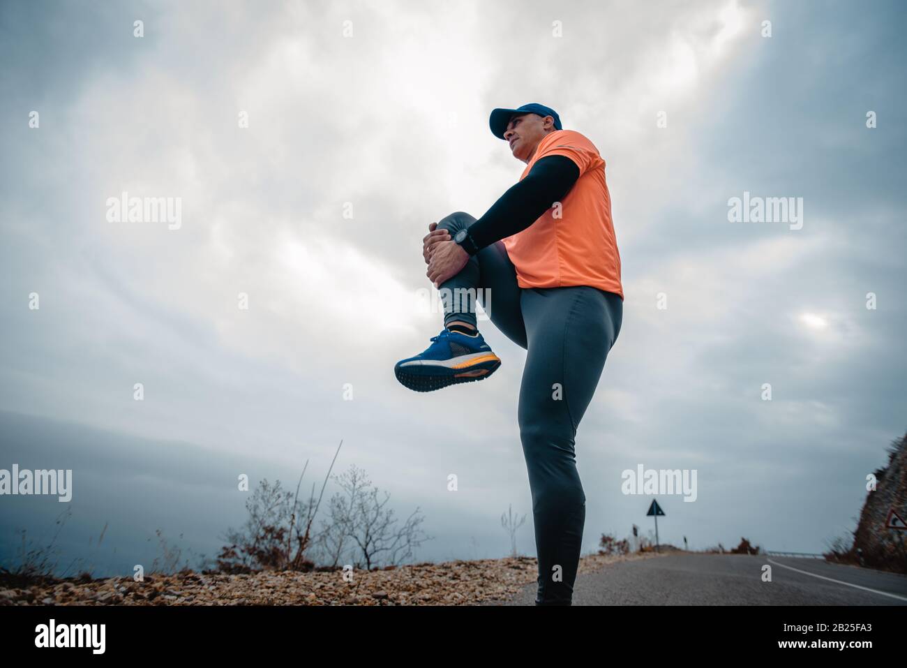 Fit athletic mature runner during running exercise preparation Stock ...